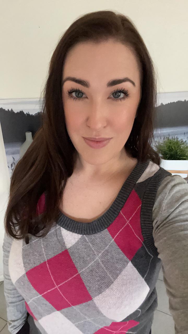 Monday mum joke: Why was 2 afraid of 1? | Scrolller