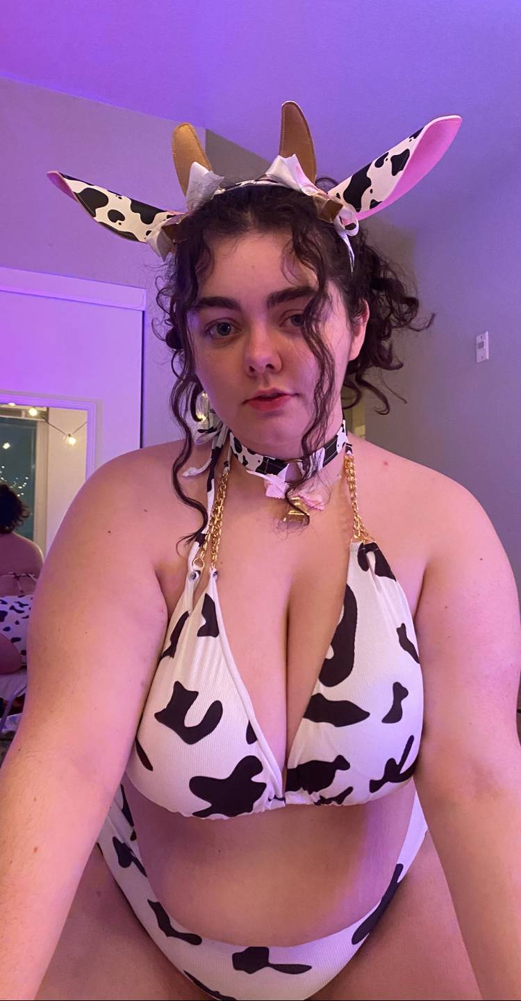 moo... desperate to be milked and bred right now 🥺 | Scrolller