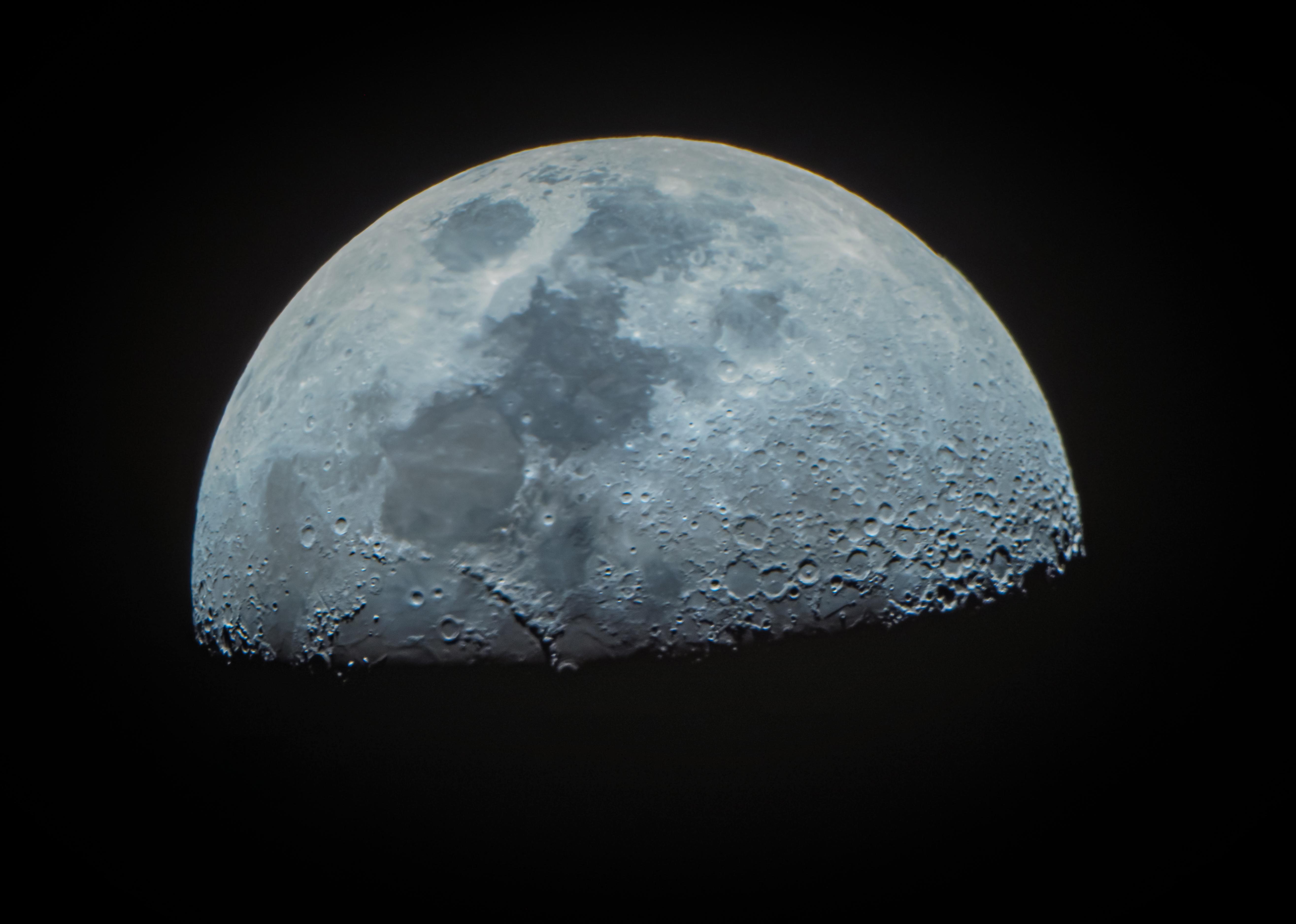 Moon in under an hour | Scrolller