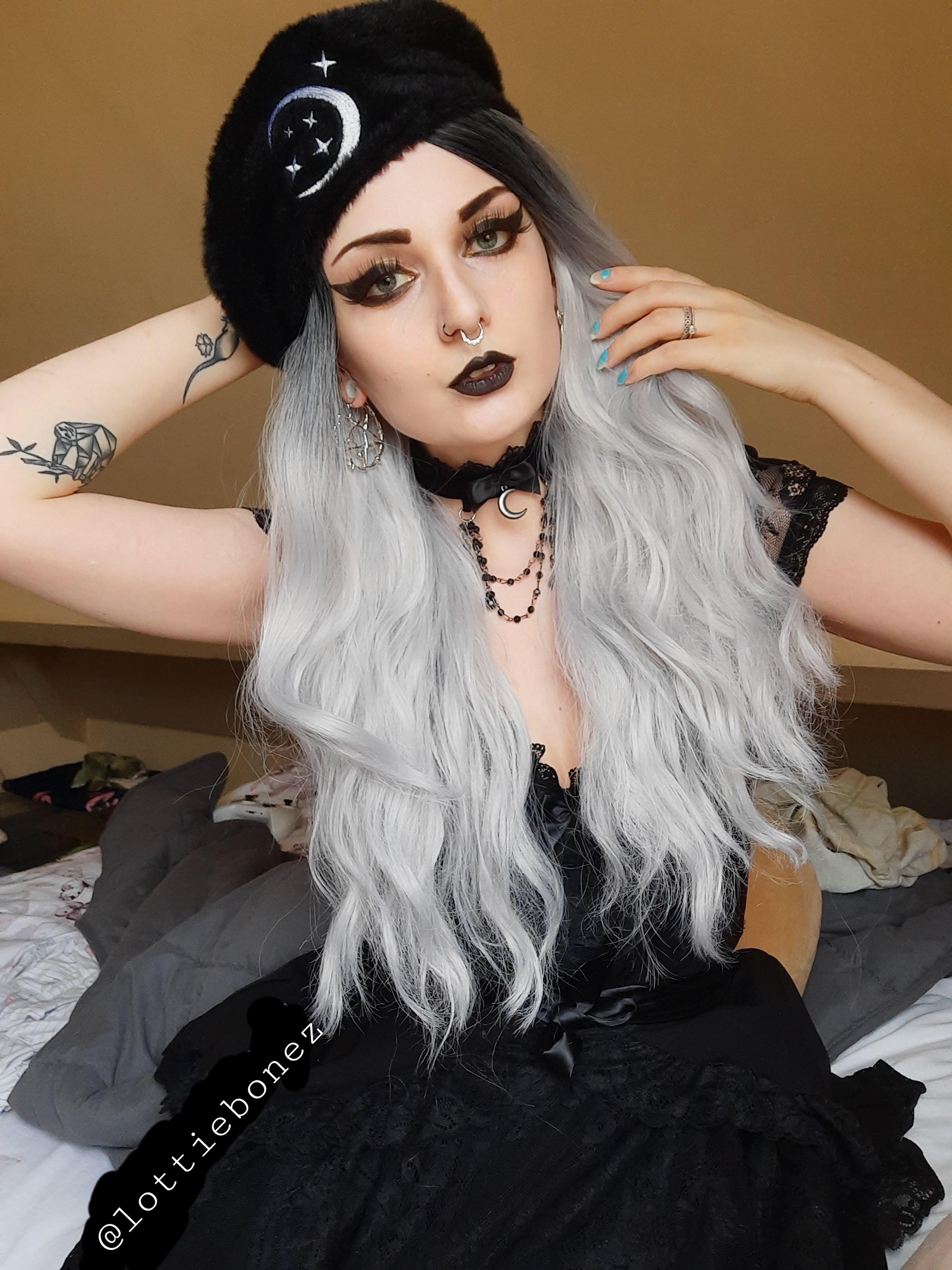 Moonchild 🖤 🌙⭐ | Scrolller