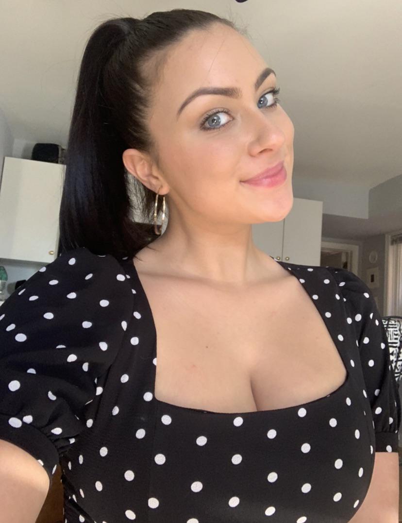 No bra needed | Scrolller