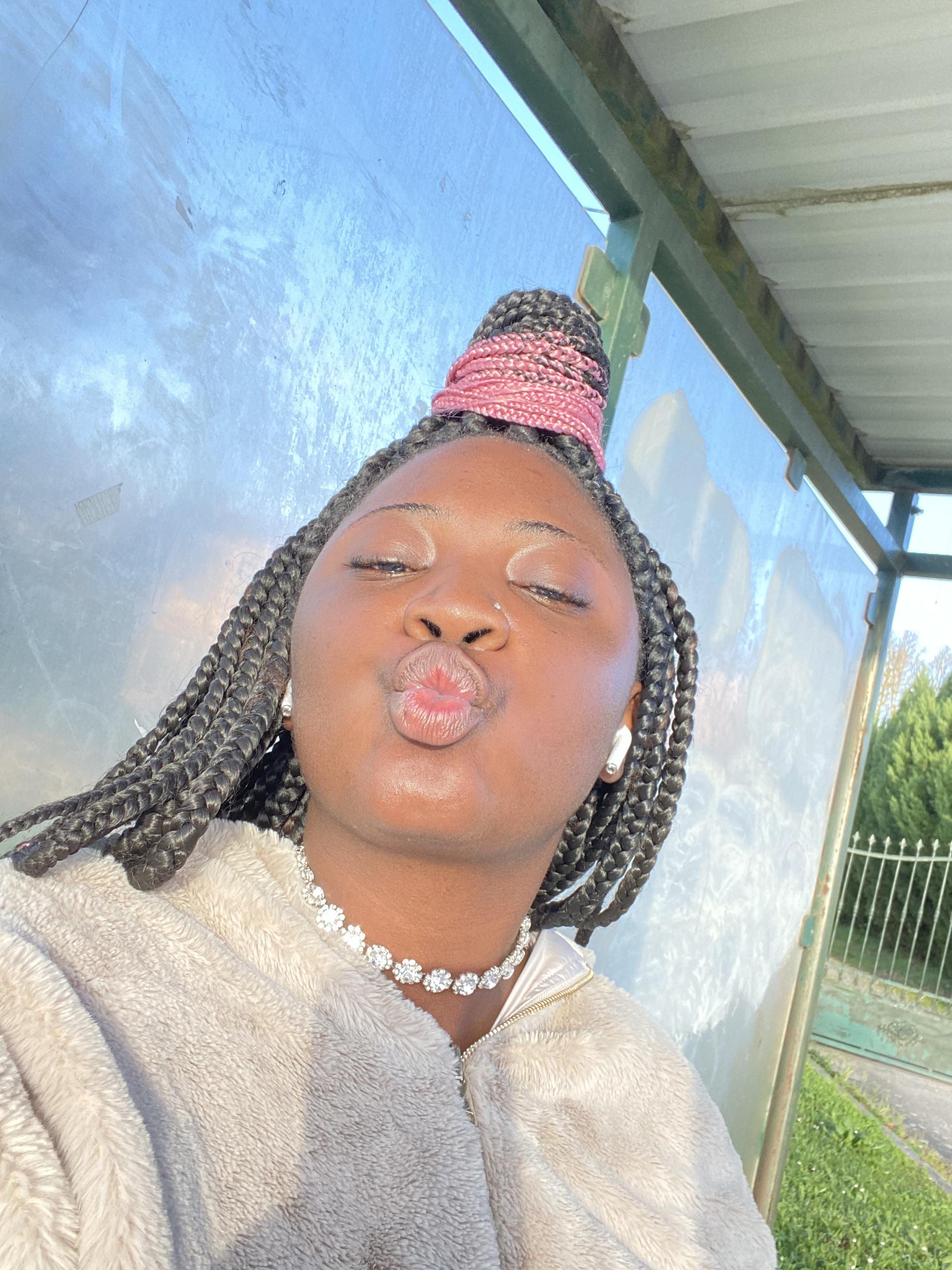 Morning kisses | Scrolller