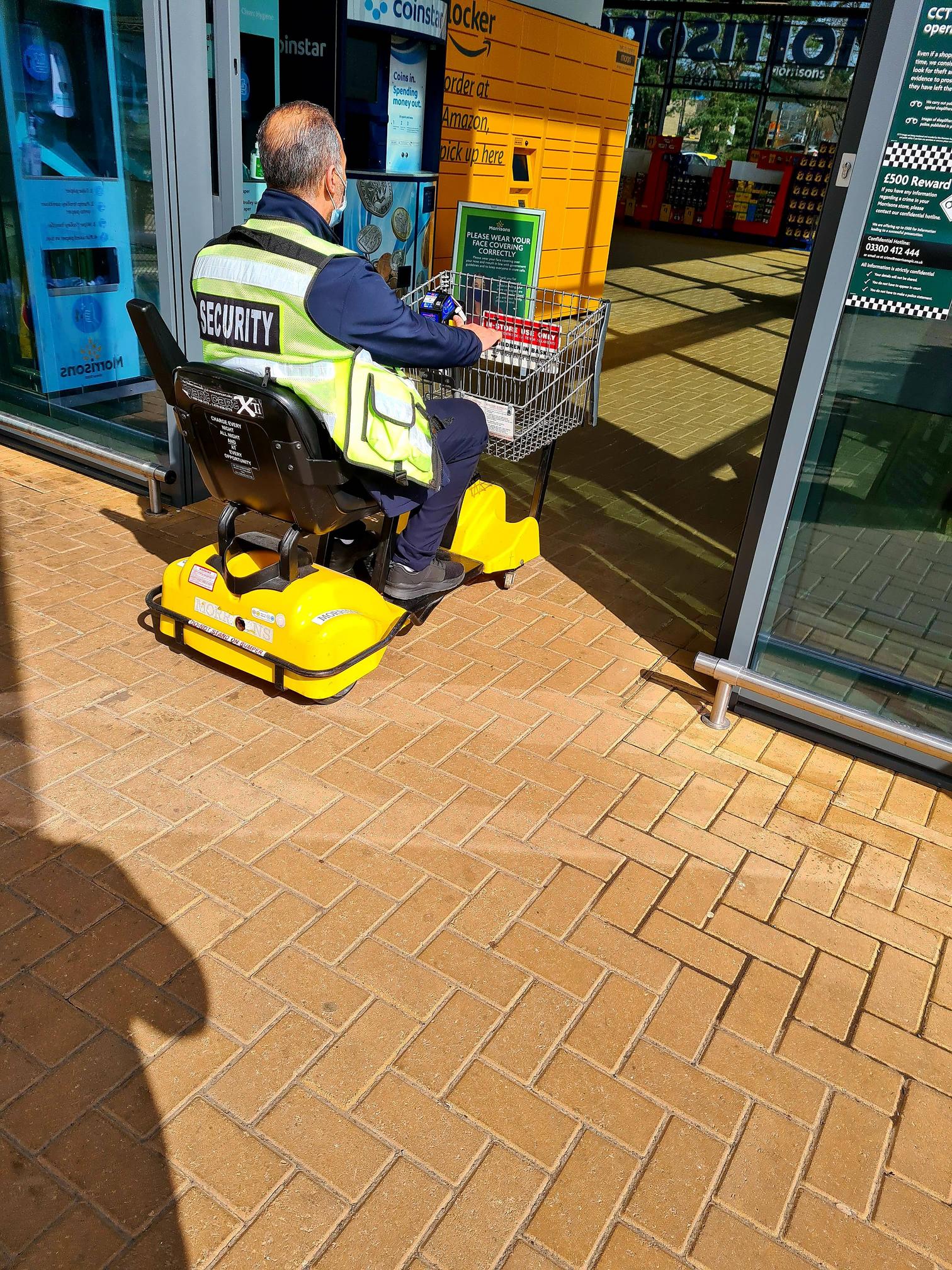 Morrisons security engaged in a high speed pursuit | Scrolller