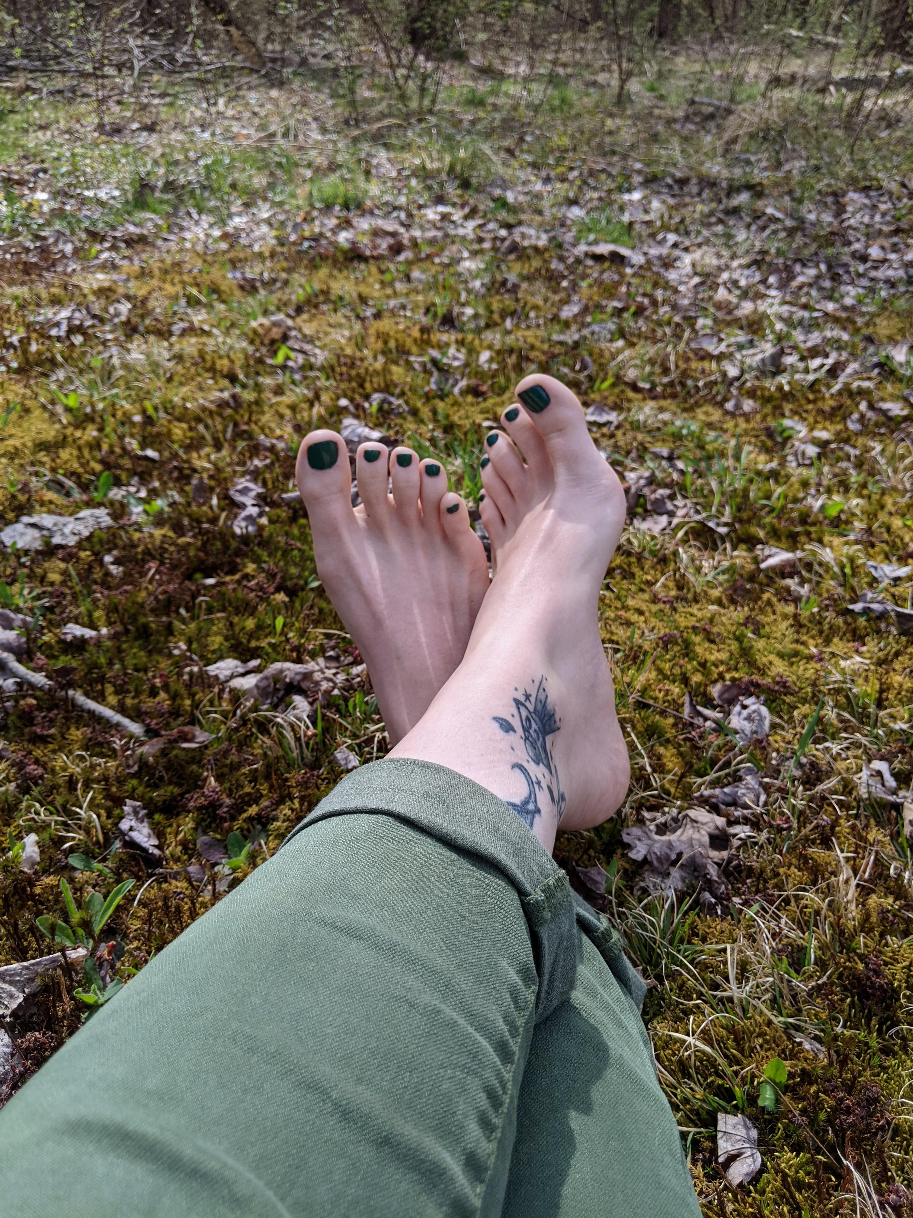 Moss between the toes feels heavenly 💚 | Scrolller