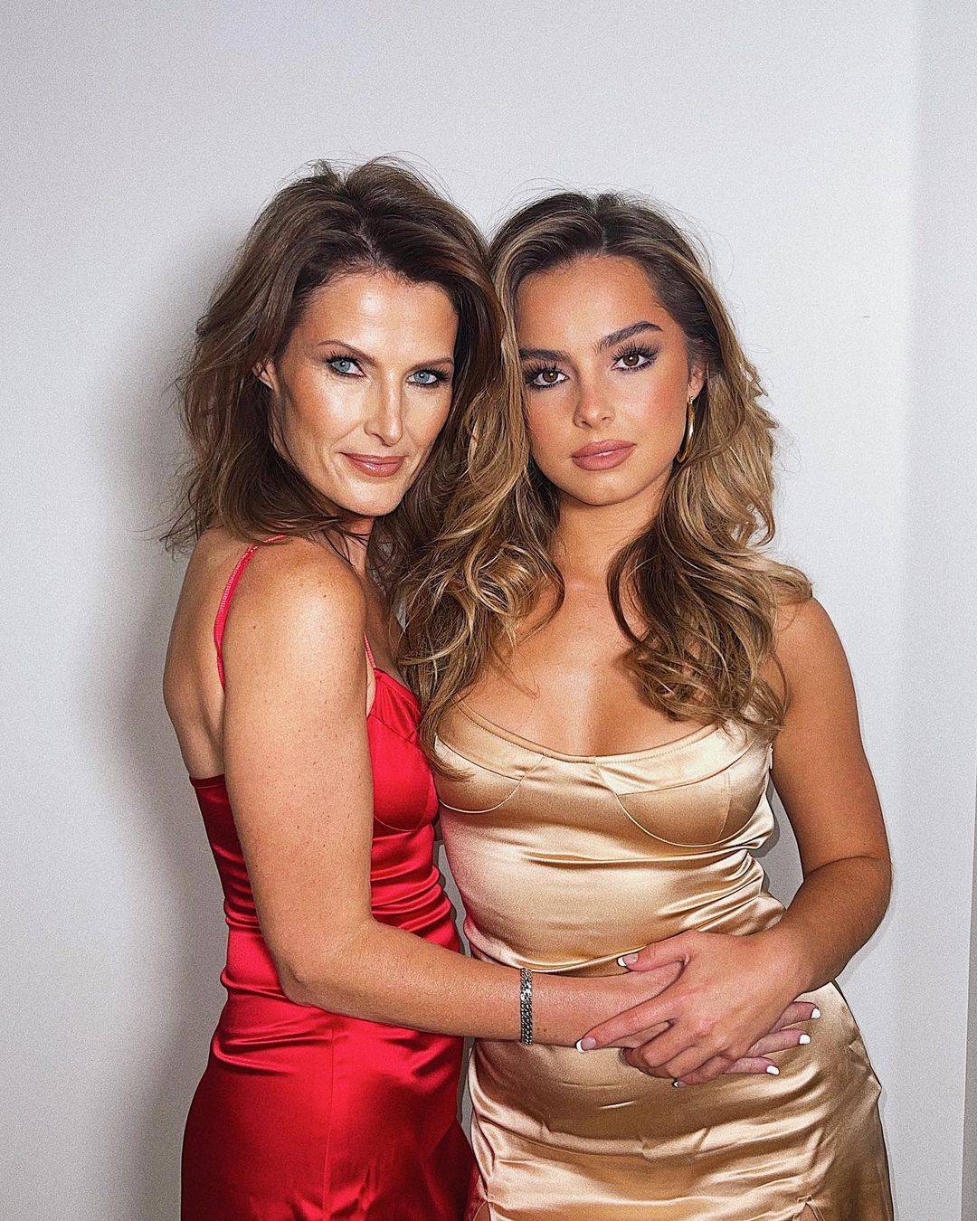 Mother & daughter duo | Scrolller