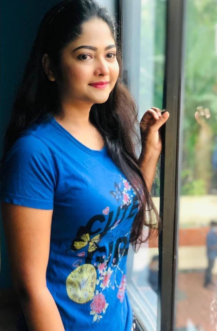 Mounaragam actress | Scrolller