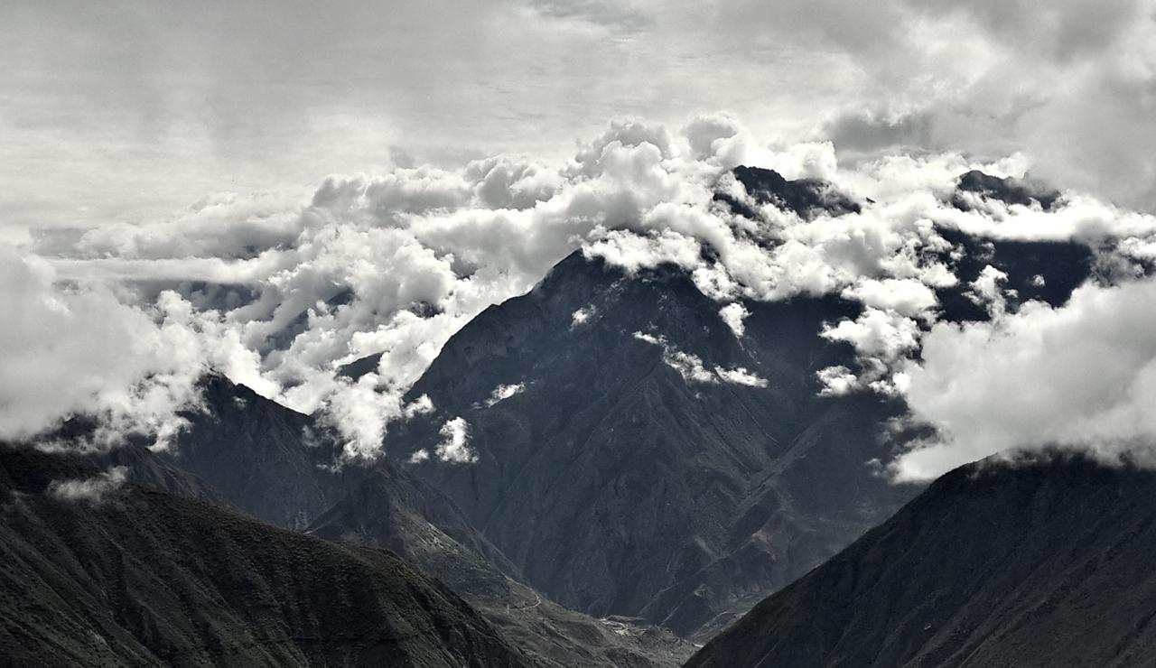Mountains shrouded in clouds in Shangri-La, China 云南省迪庆州香格里拉县 [OC] | Scrolller