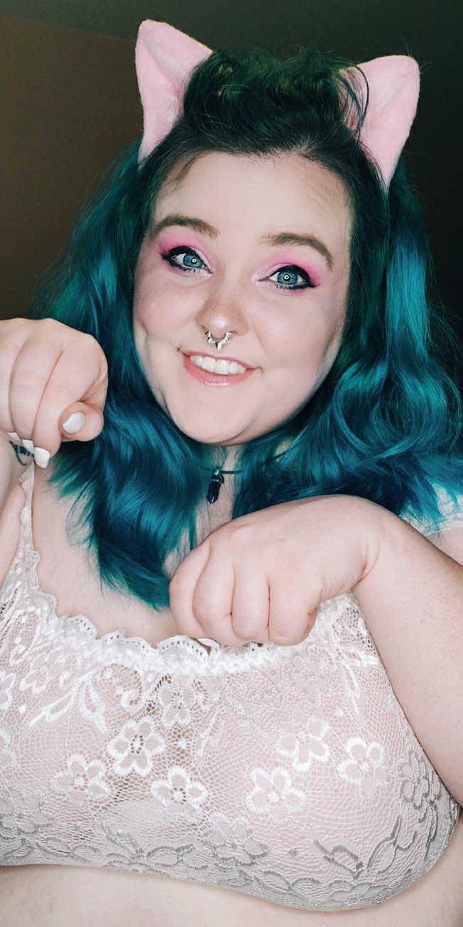 Mrow 😼😘 | Scrolller