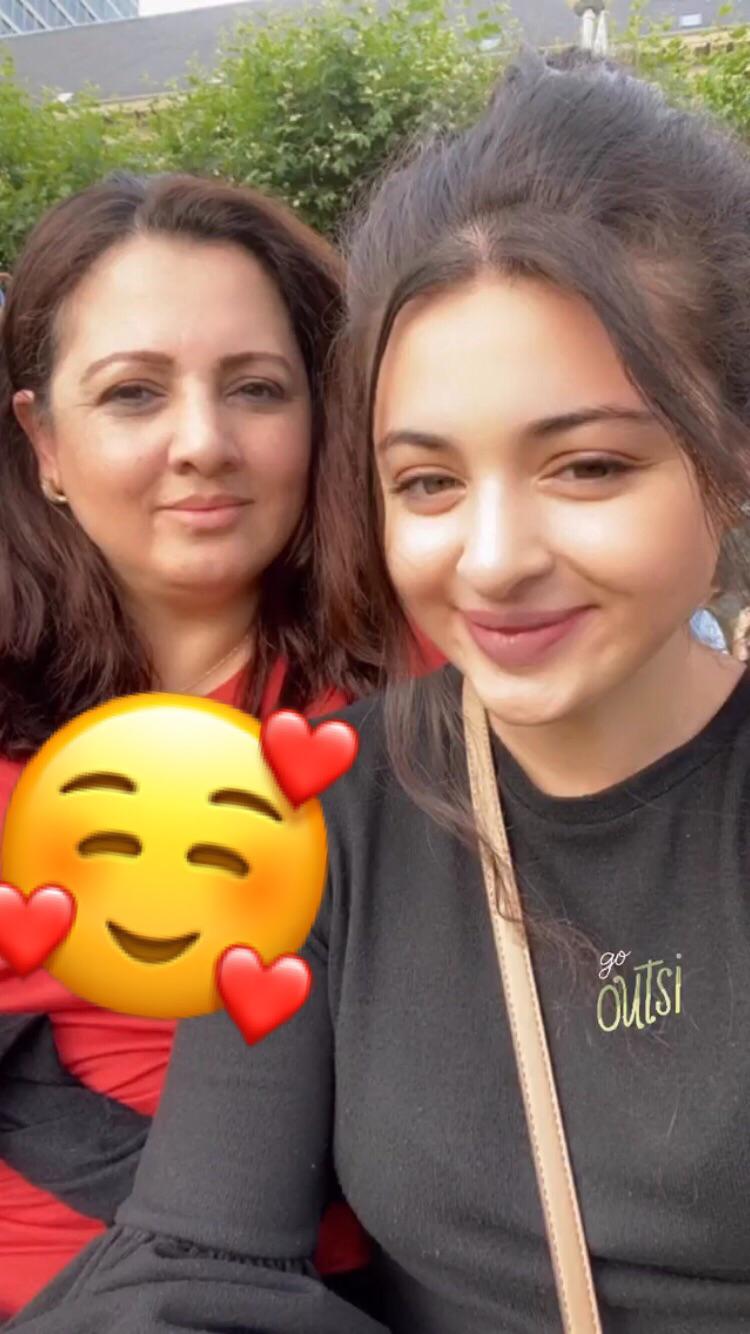 Mutter oder Tochter? In welcher Position? | Scrolller