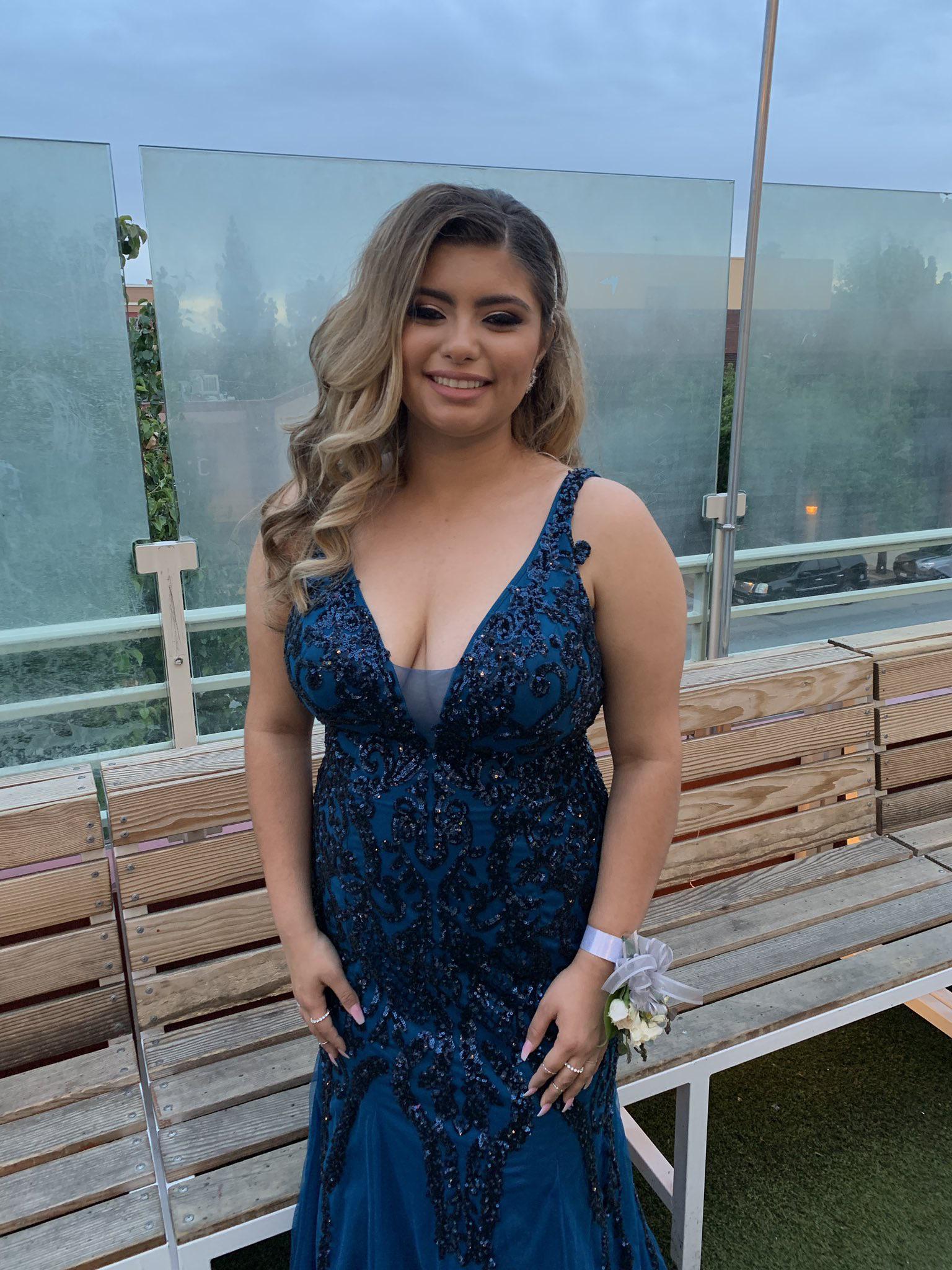 My 18 year old cousin just graduated high school. Give her a graduation fuck? | Scrolller