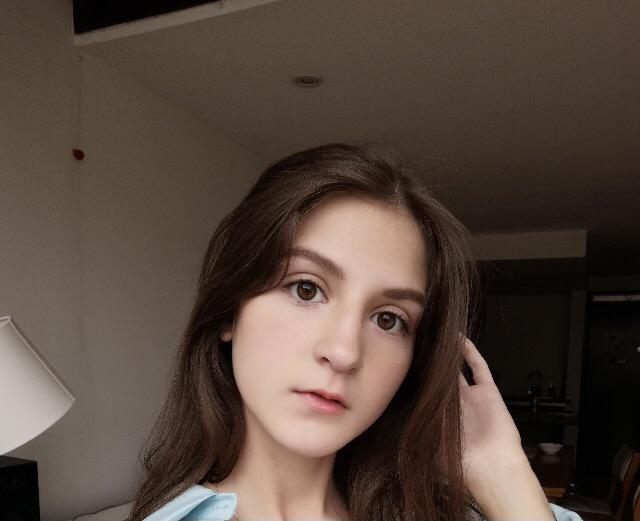 My 19 Year Old Sister Scrolller