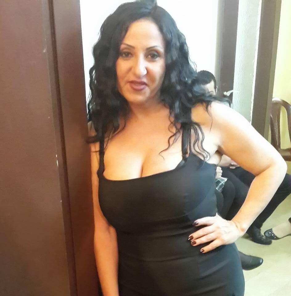 My Arab Muslim mom, Any bulls around? Dm is open | Scrolller