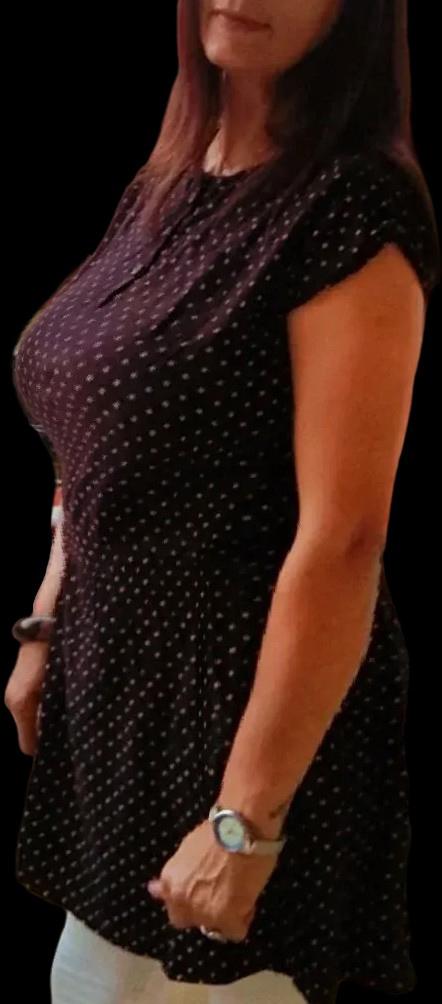 my aunt is getting hotter day by day👀 | Scrolller