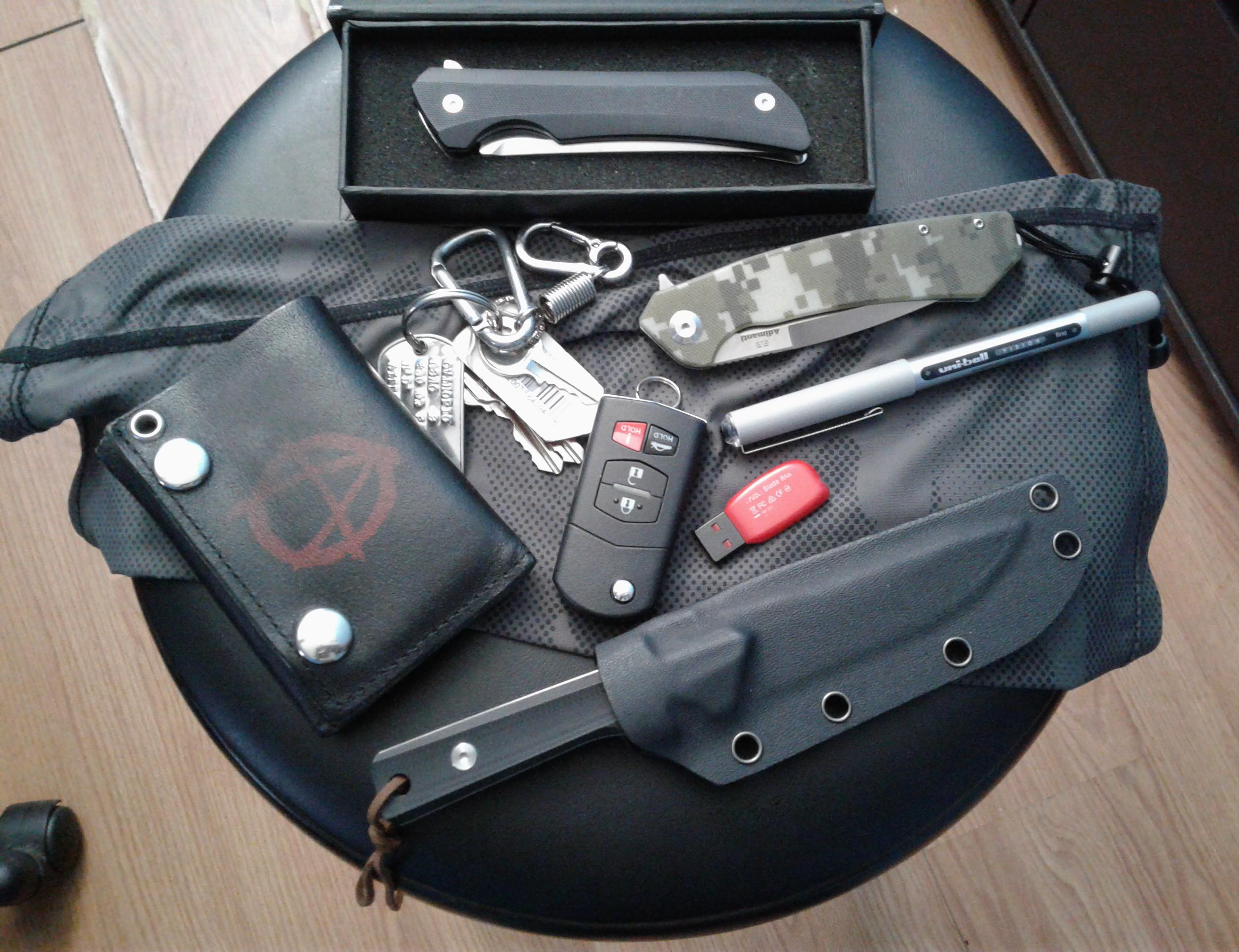 My basic edc. | Scrolller