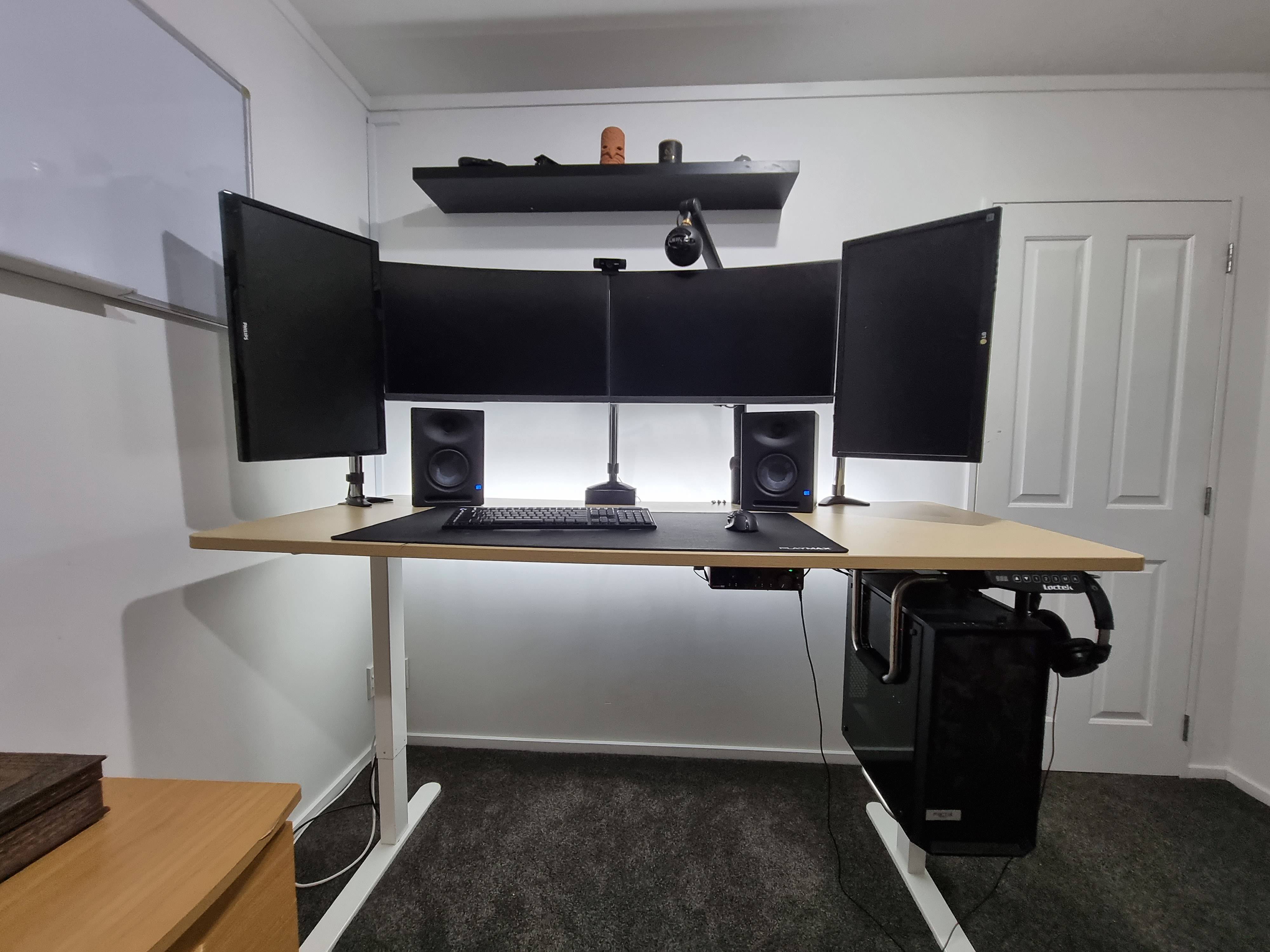 My battle station set to day/work mode. | Scrolller