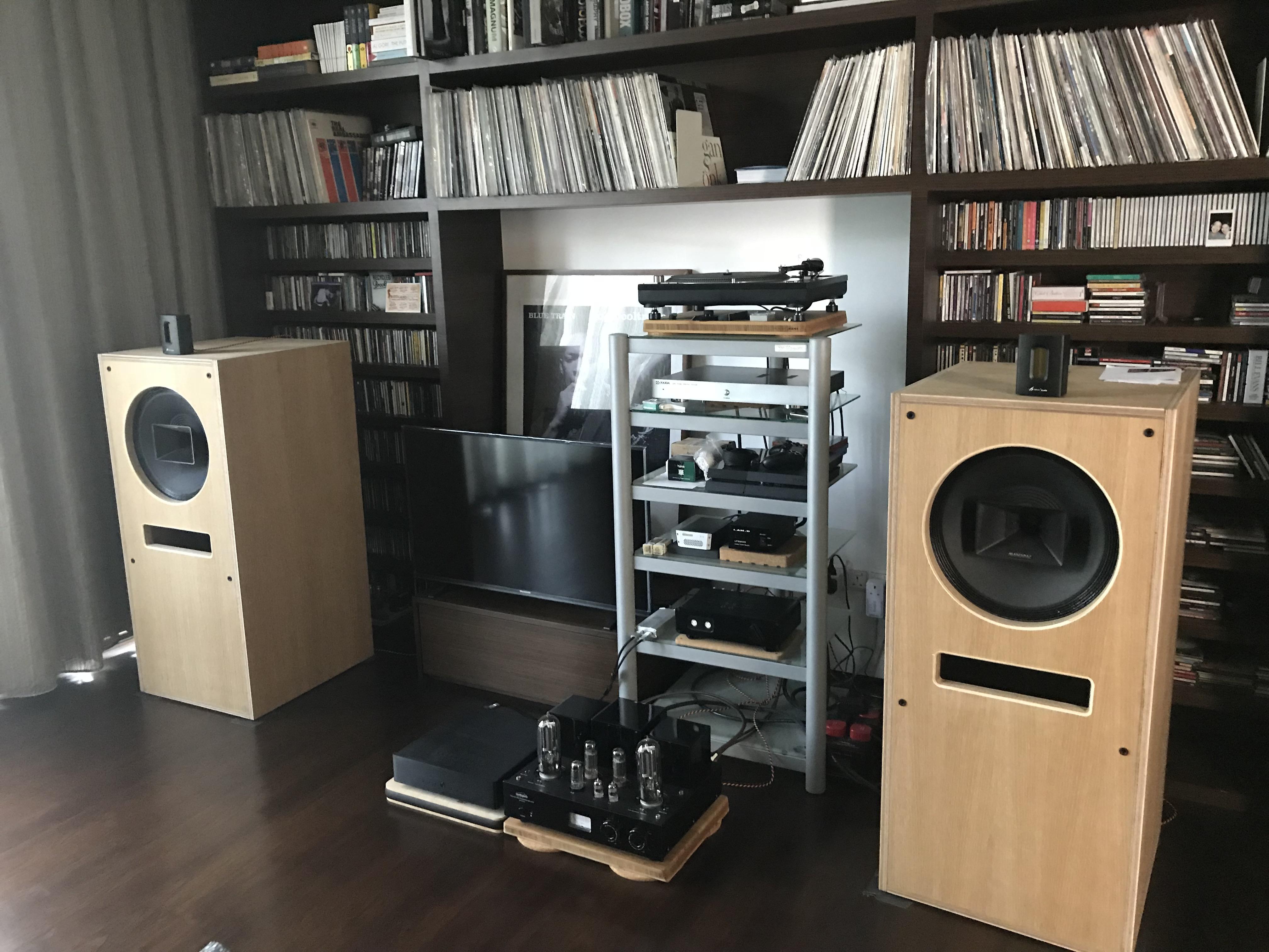 My bedroom setup | Scrolller