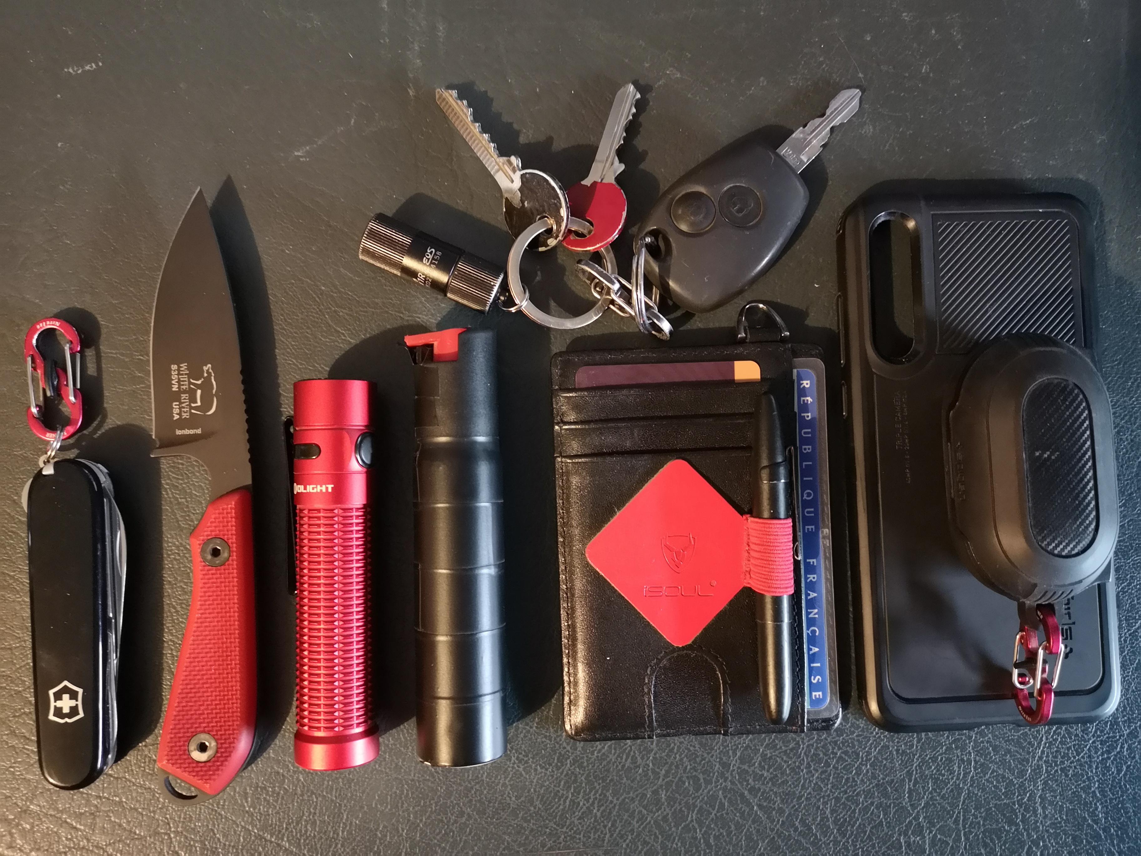 My black and red EDC | Scrolller