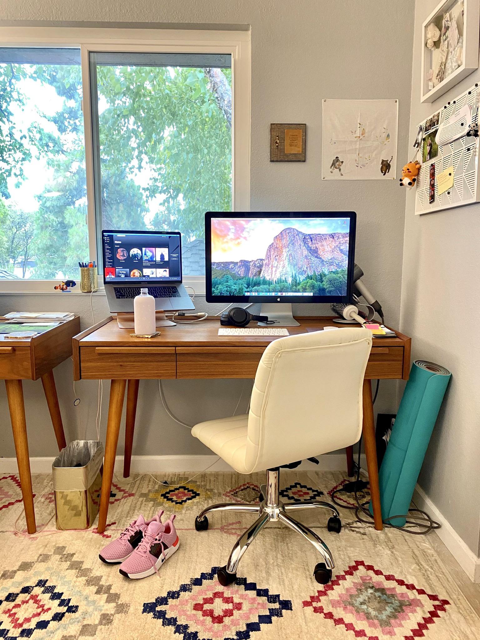 My corner of the office | Scrolller