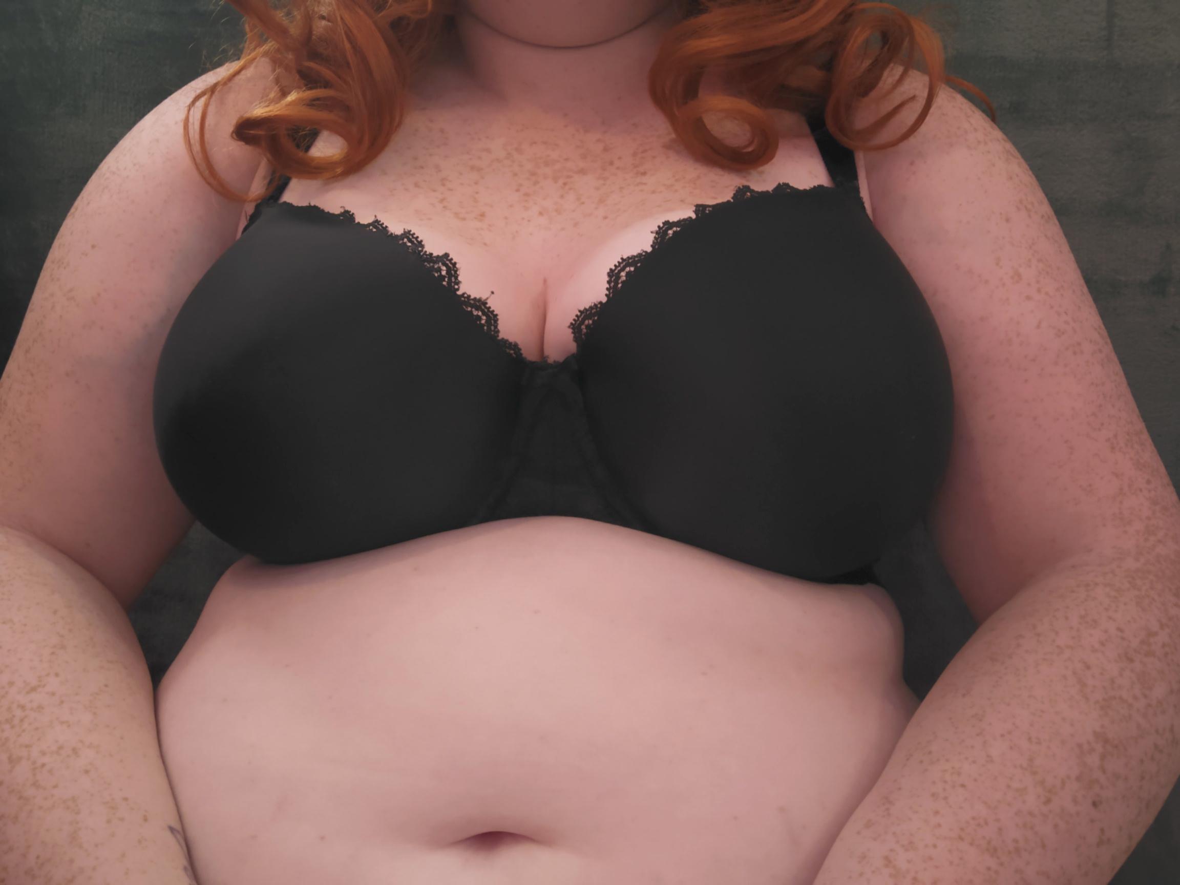 My DDD's look fabulous in this black bra 😉 | Scrolller