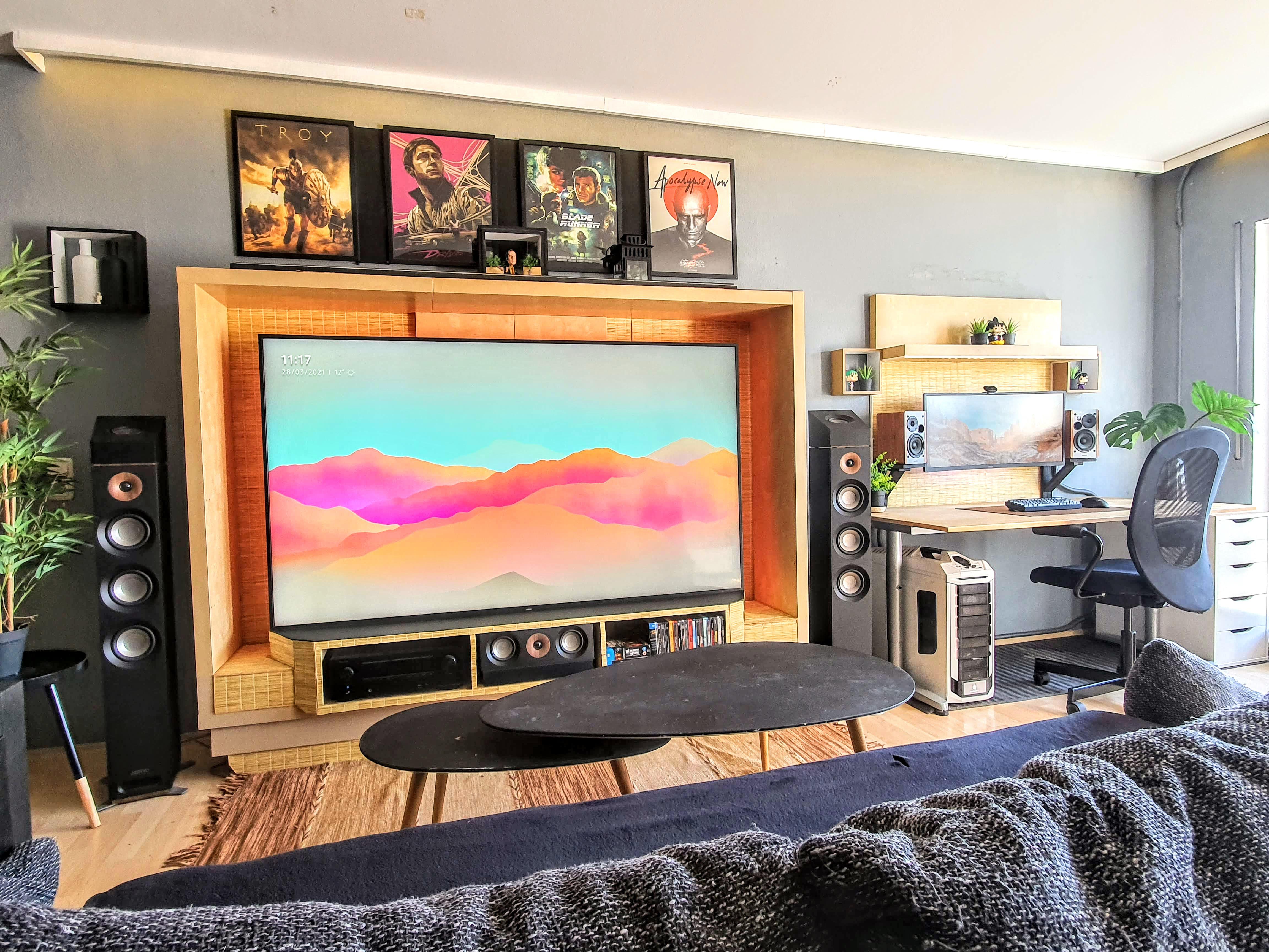 My Dual Monitor Setup | Scrolller