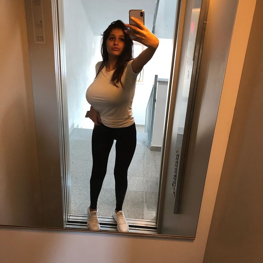 My elevator selfie | Scrolller