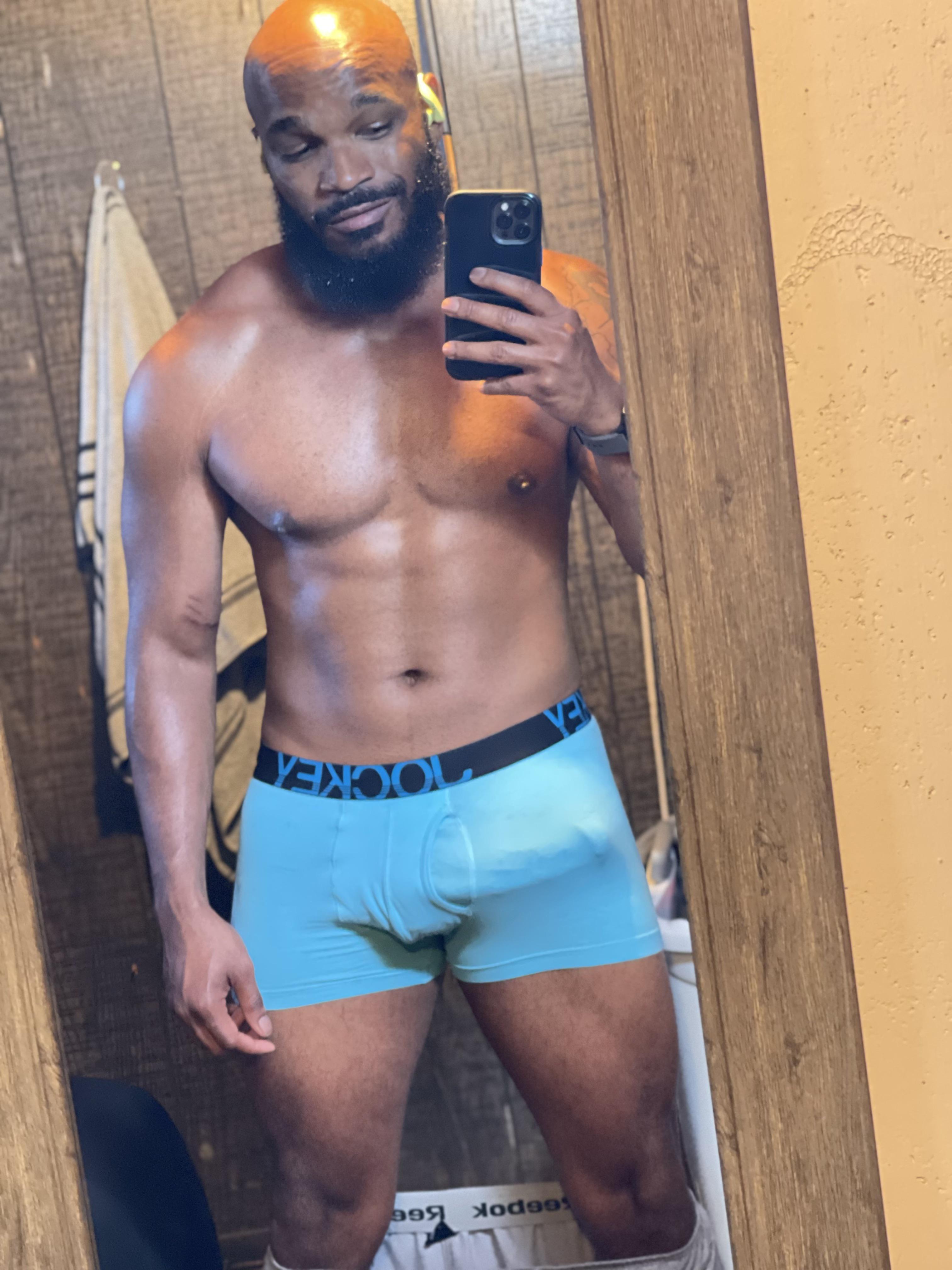 My eyes are up here | Scrolller