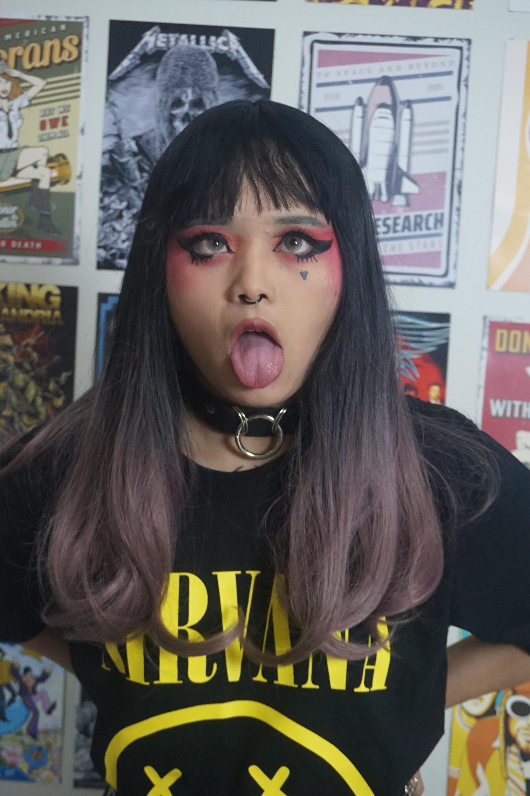 I Hope you dont mind petite e-girl (F)18 | Scrolller