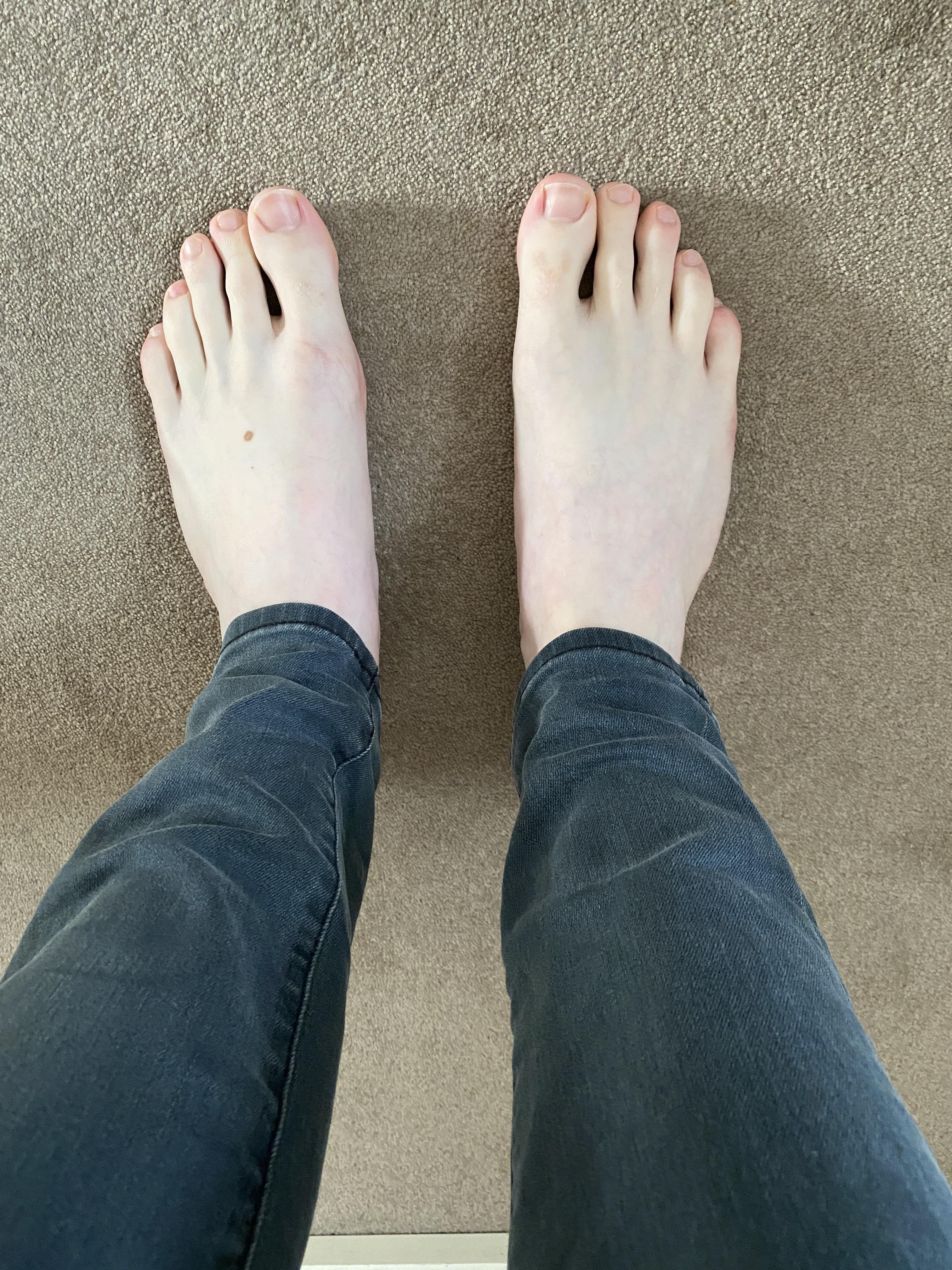 My Feet Scrolller