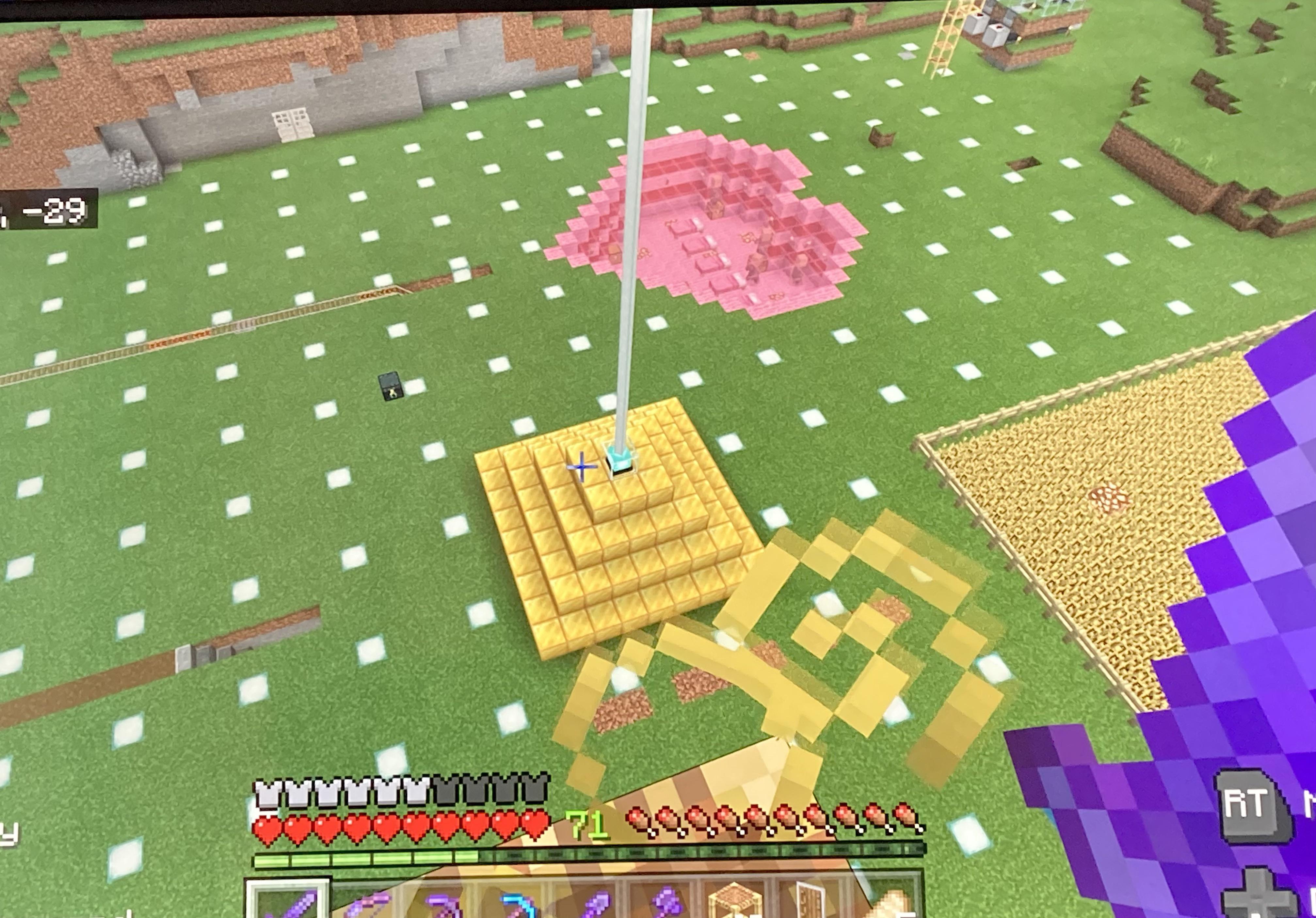 My first fully powered beacon made of solid gold in survival. | Scrolller