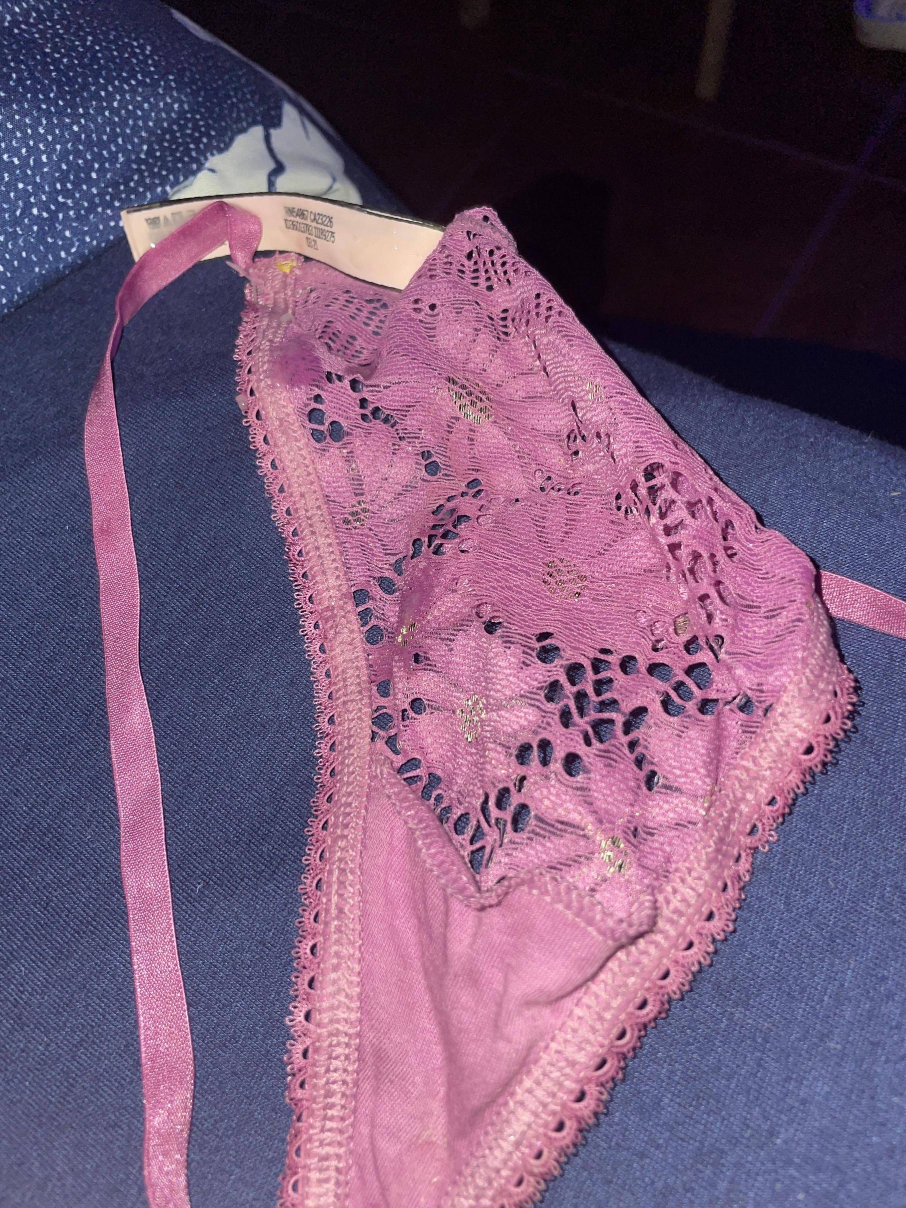 My gf loves when I cum on em | Scrolller