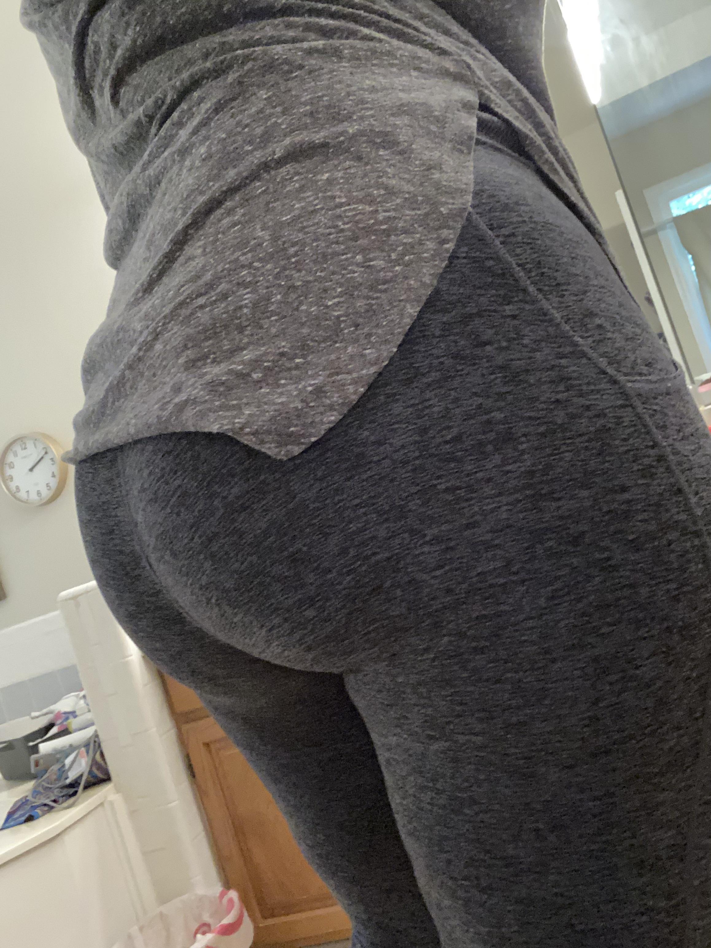 My kitty got a nice butt chasing her kids around! [F47] | Scrolller