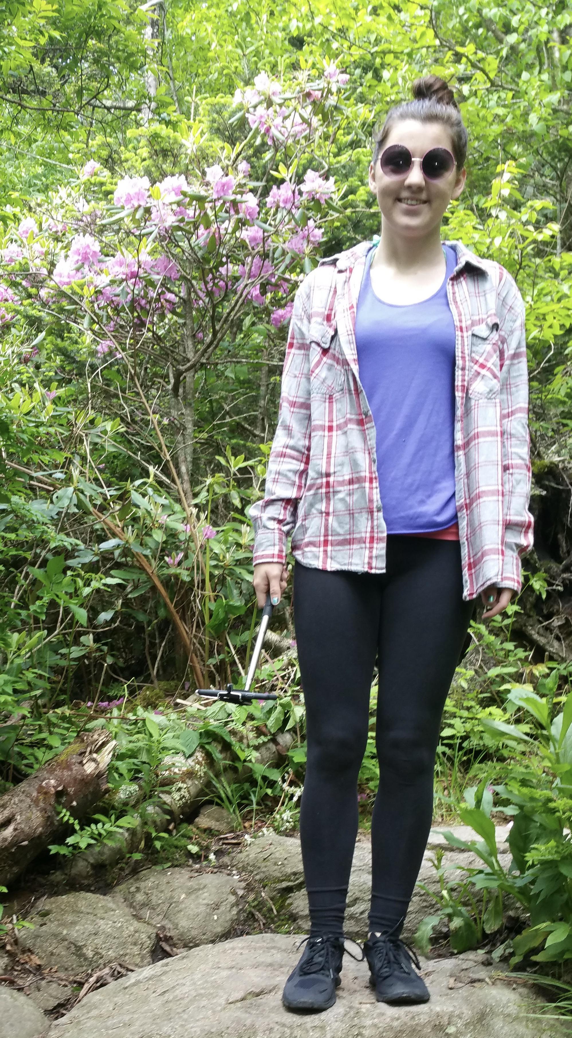 My knee has a grumpy baby face | Scrolller