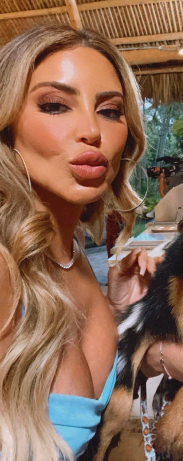 My mommy pouting her big juicy lips | Scrolller