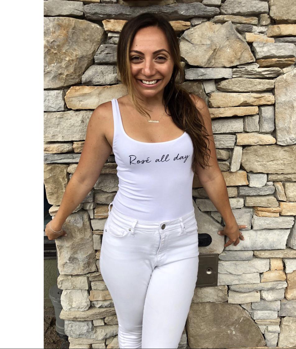 My mom is so damn hot, PM me if you want more of her | Scrolller