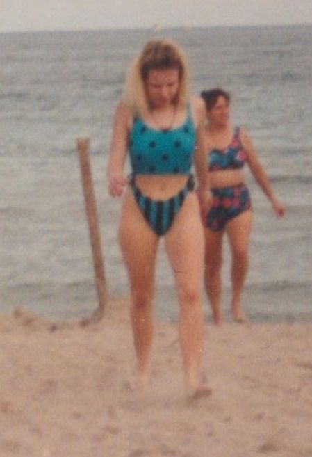 My mom when she was 21. Her body was incredible | Scrolller