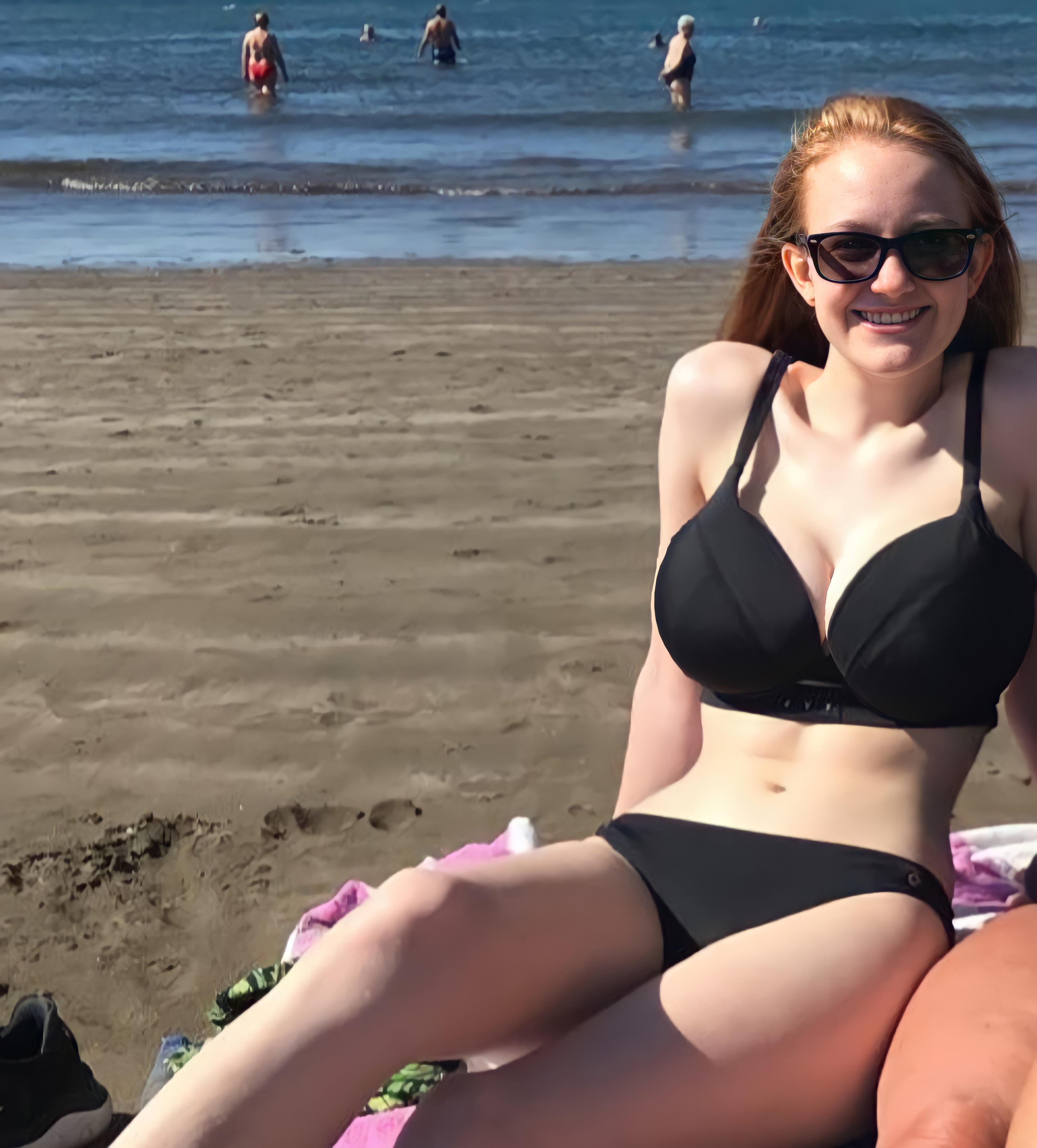 Does my H cups looks good in this top ?🍒 | Scrolller