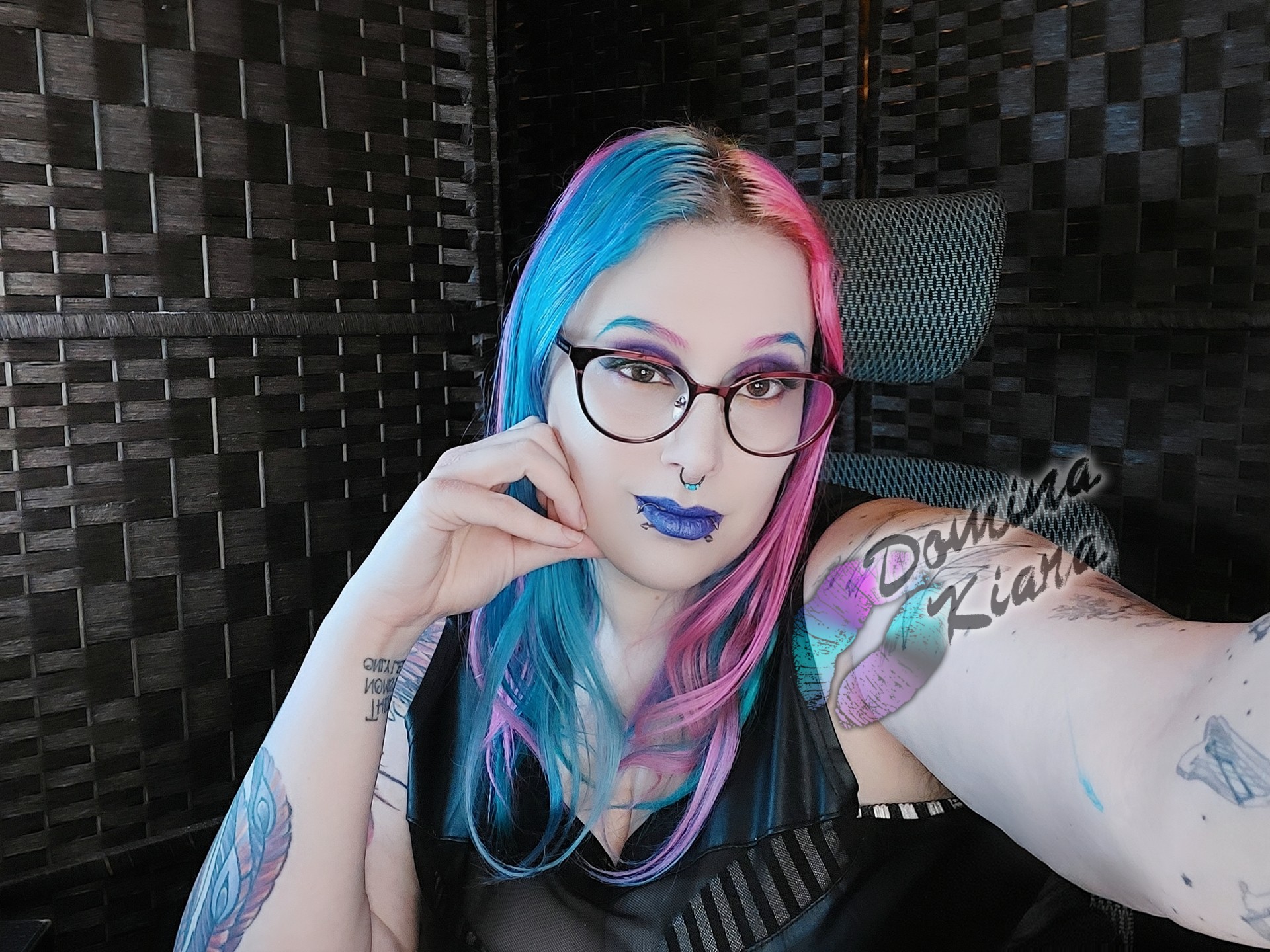 My new look makes Me feel like that one hot professor we all wanted to bang... | Scrolller