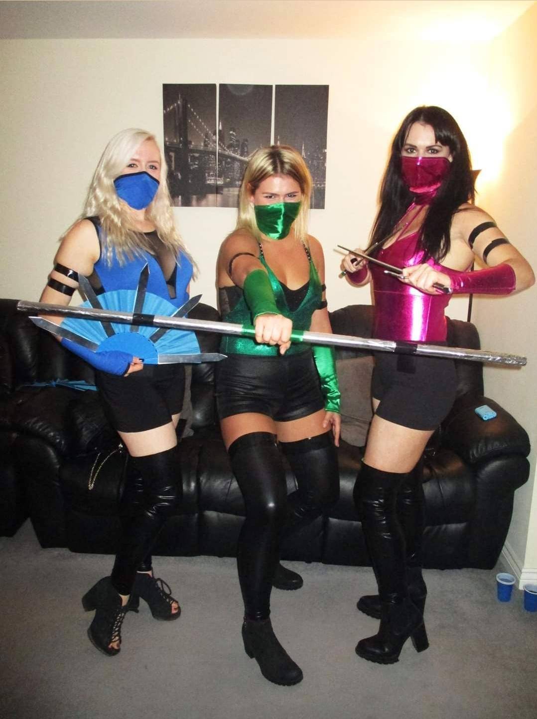 My old hot teacher (on the left) | Scrolller