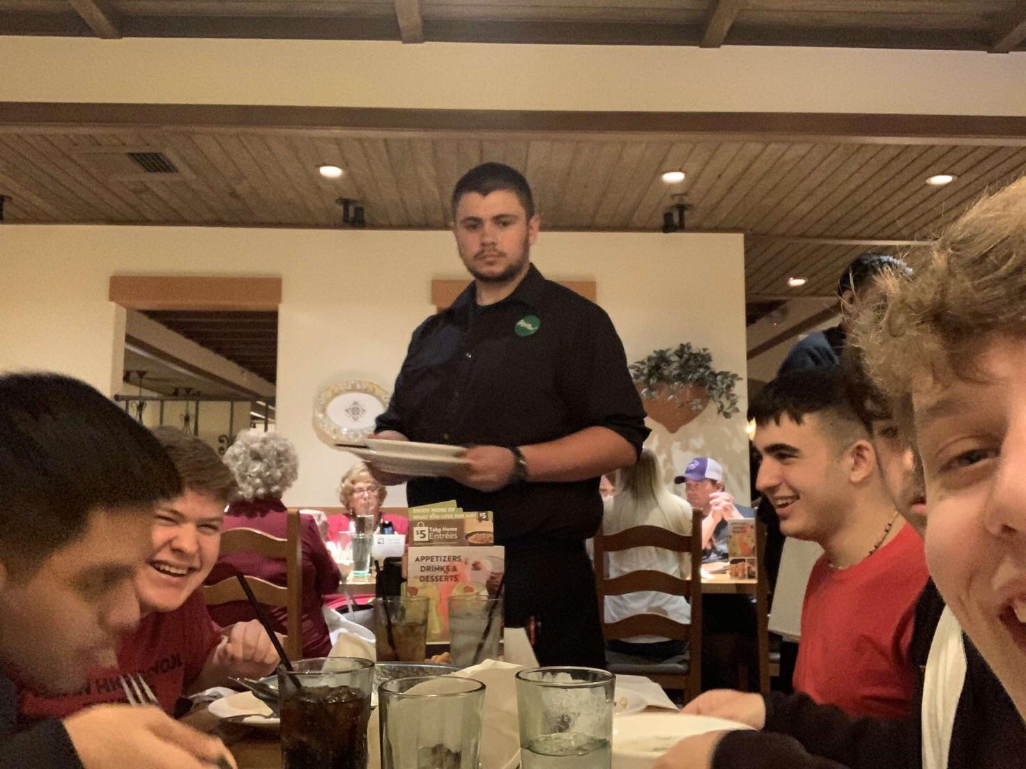 My Olive Garden Server Looks Like Darkie Scrolller My Olive Garden Server Looks Like Darkie Scrolller