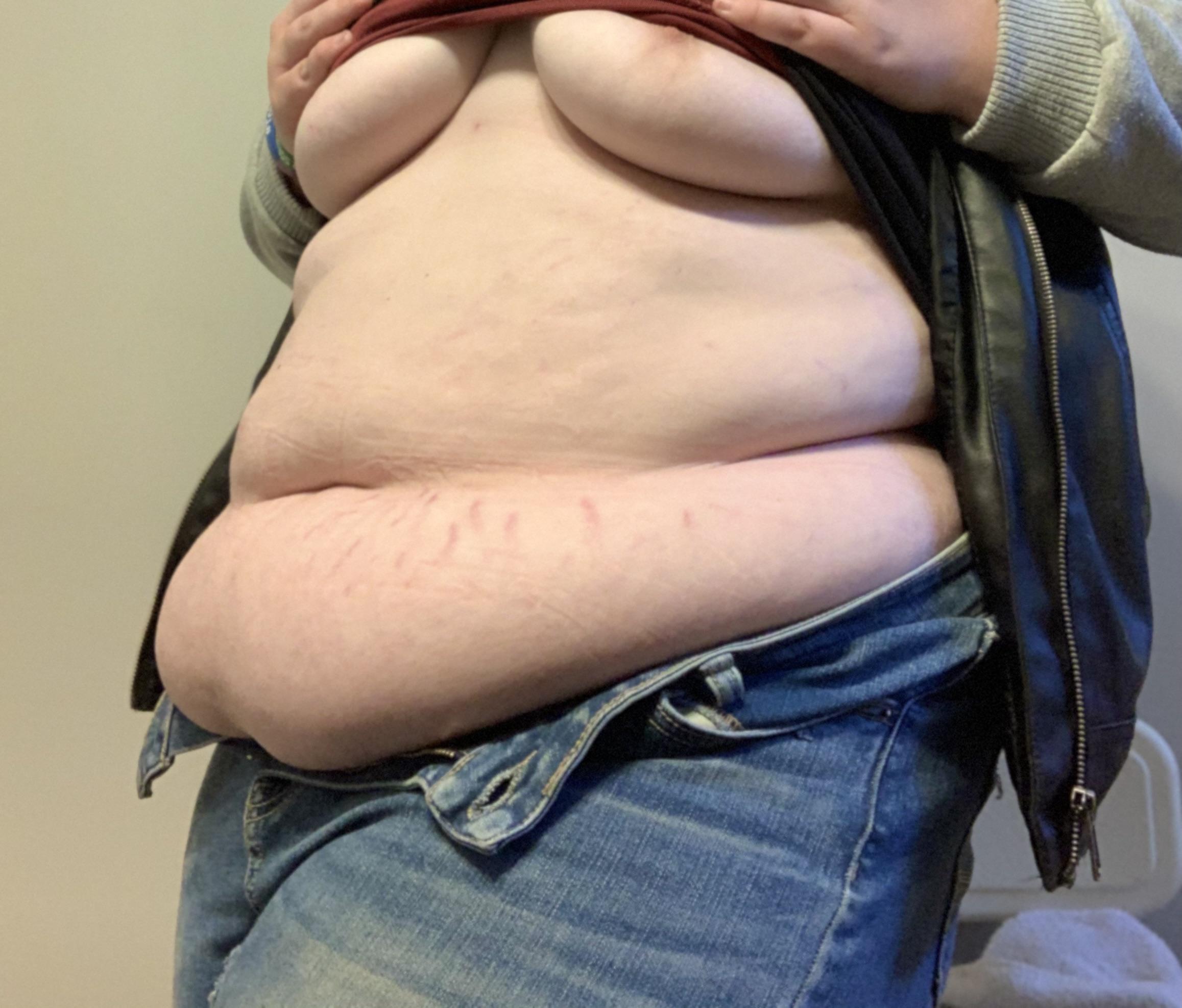 Can you see the line from my pants 😍 | Scrolller