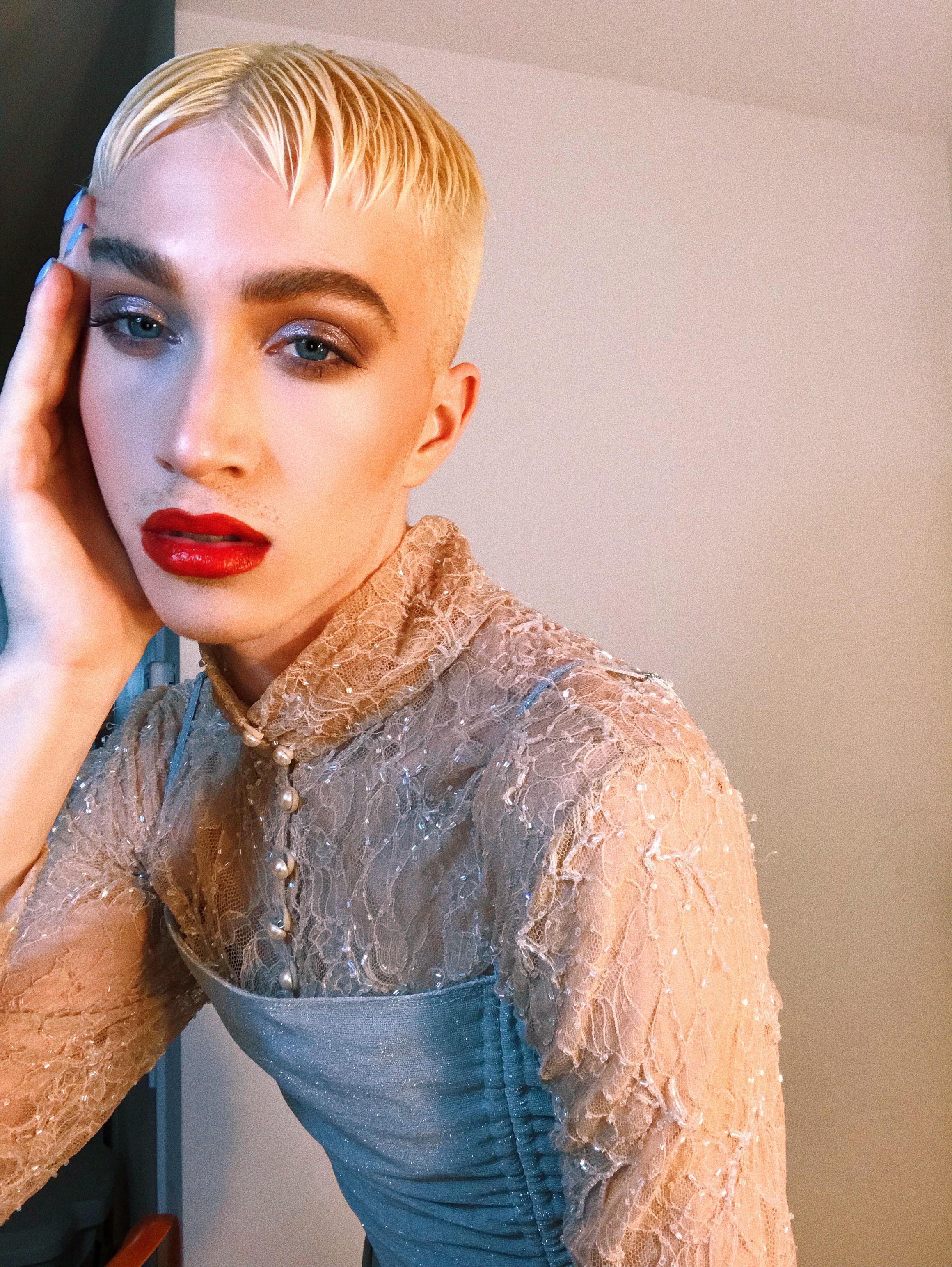 My red lips are so luscious and soft. Worship me as your nonbinary goddess | Scrolller