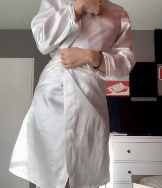 My robe's giving you all the options... which one do you want? | Scrolller