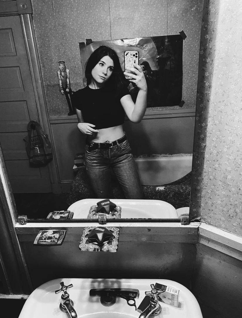 My roommate 👅 pms open | Scrolller