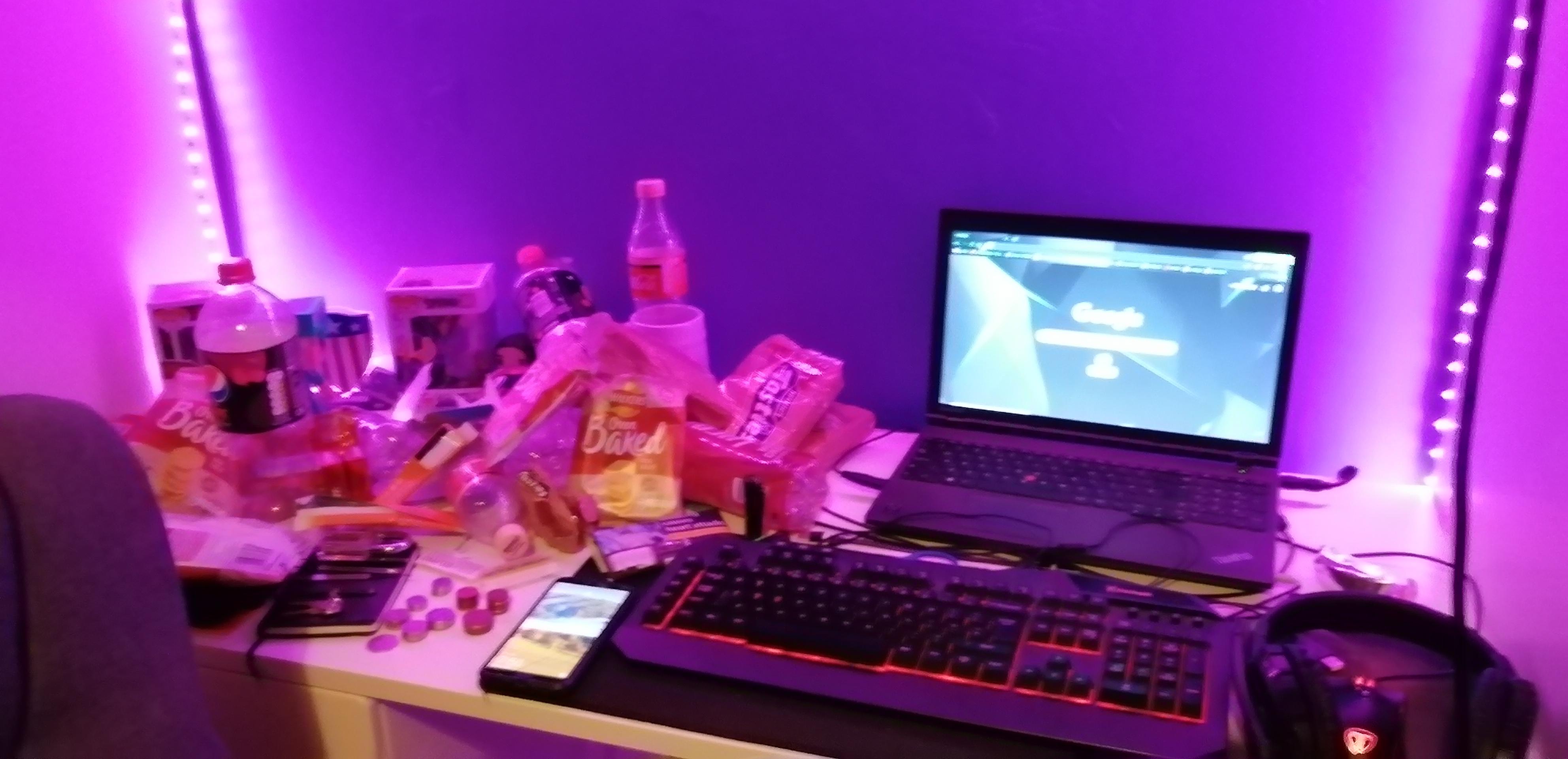 My sisters setup | Scrolller