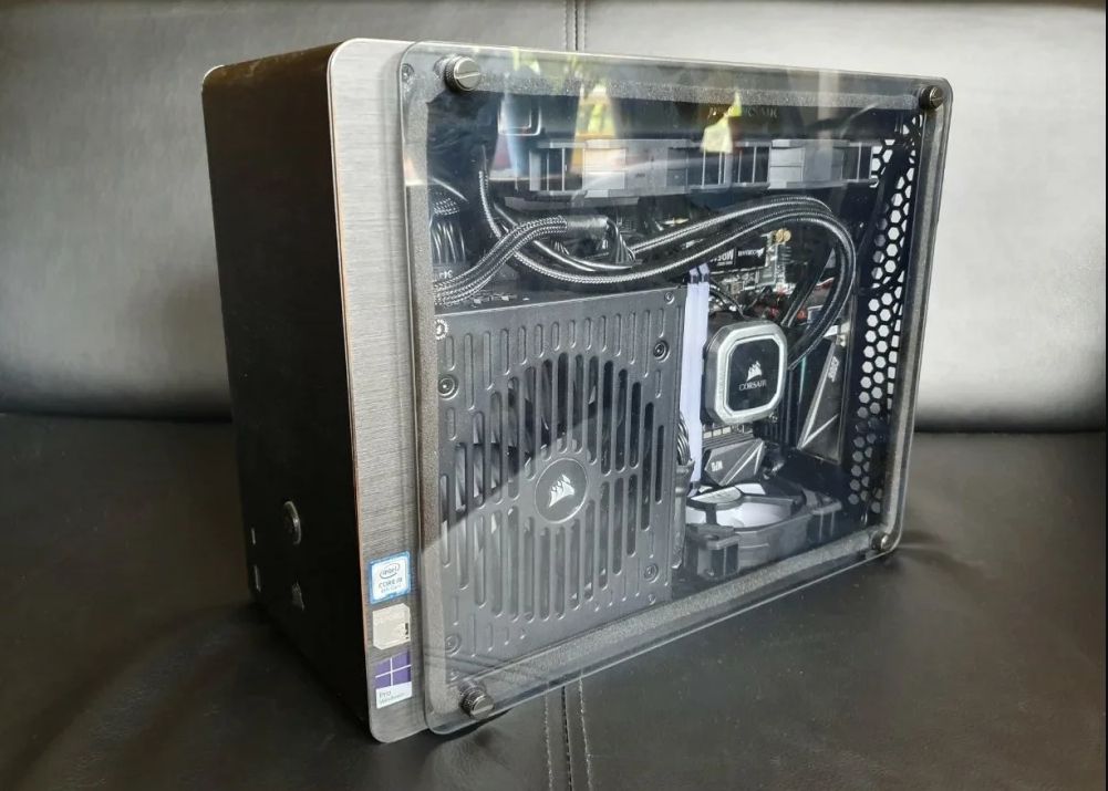 My take on 𝐂𝐎𝐑𝐒𝐀𝐈𝐑 Mini-ITX Gaming PC | Scrolller