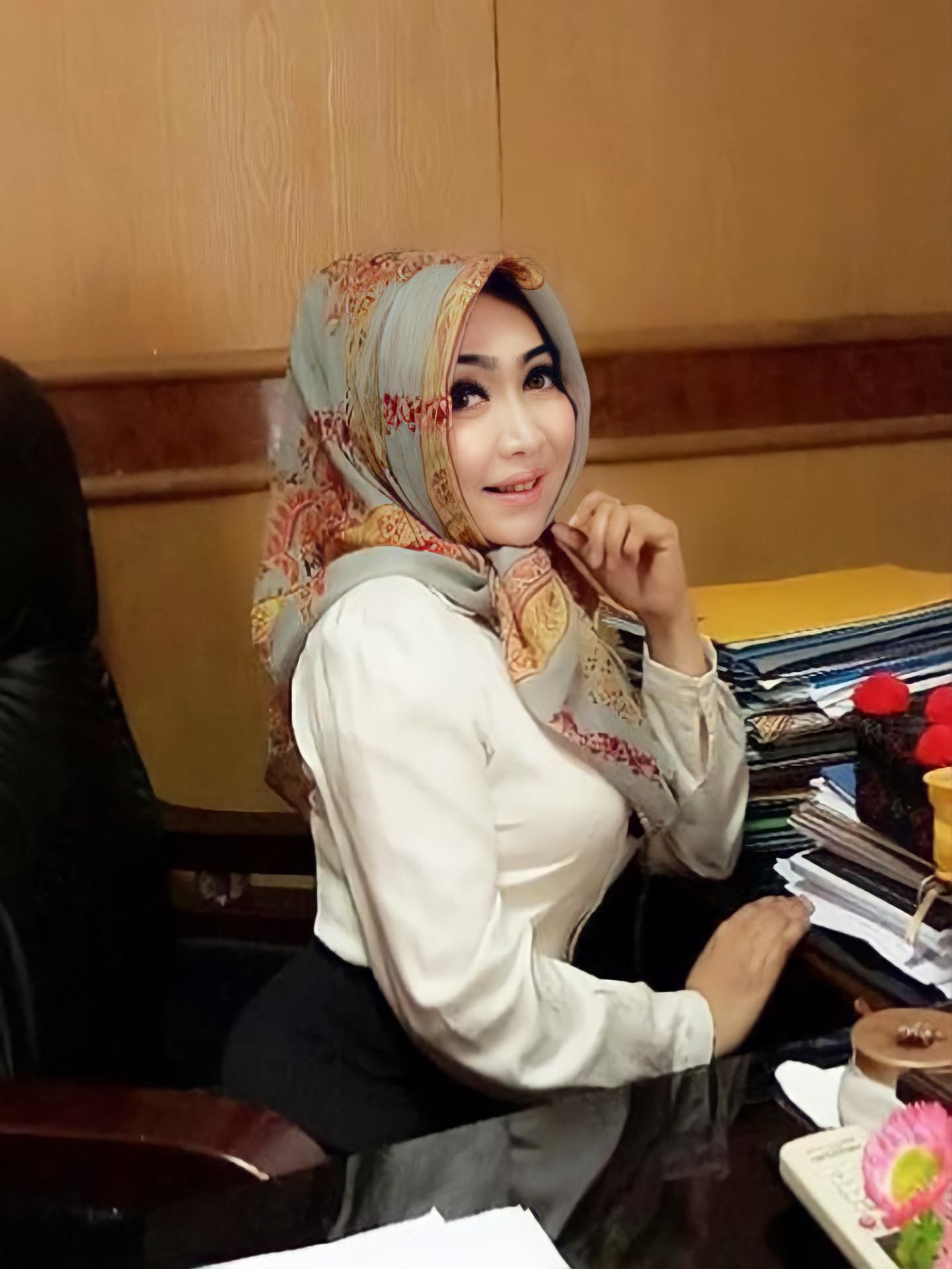 My working hijabi stepmom | Scrolller