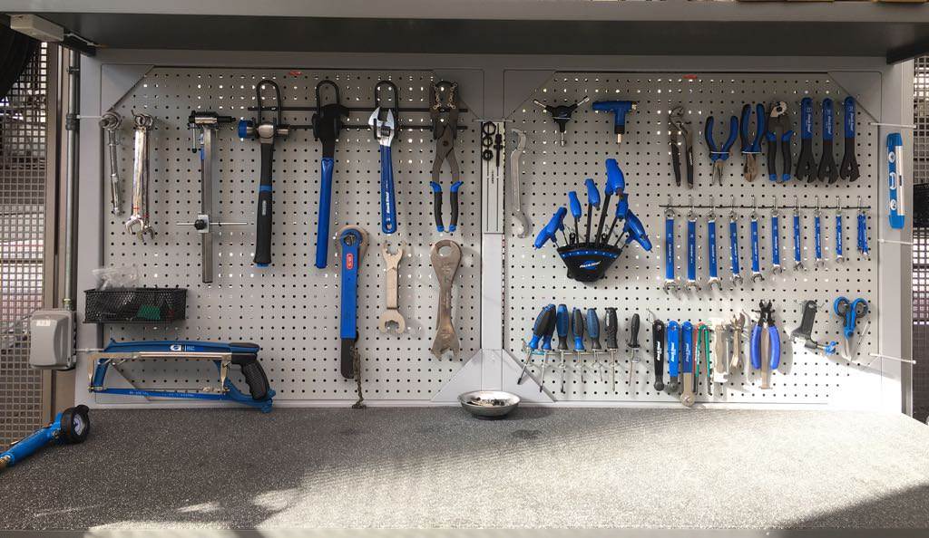 My workstation | Scrolller