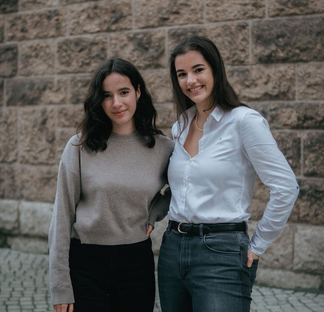 my younger and my older sister 🤗 | Scrolller