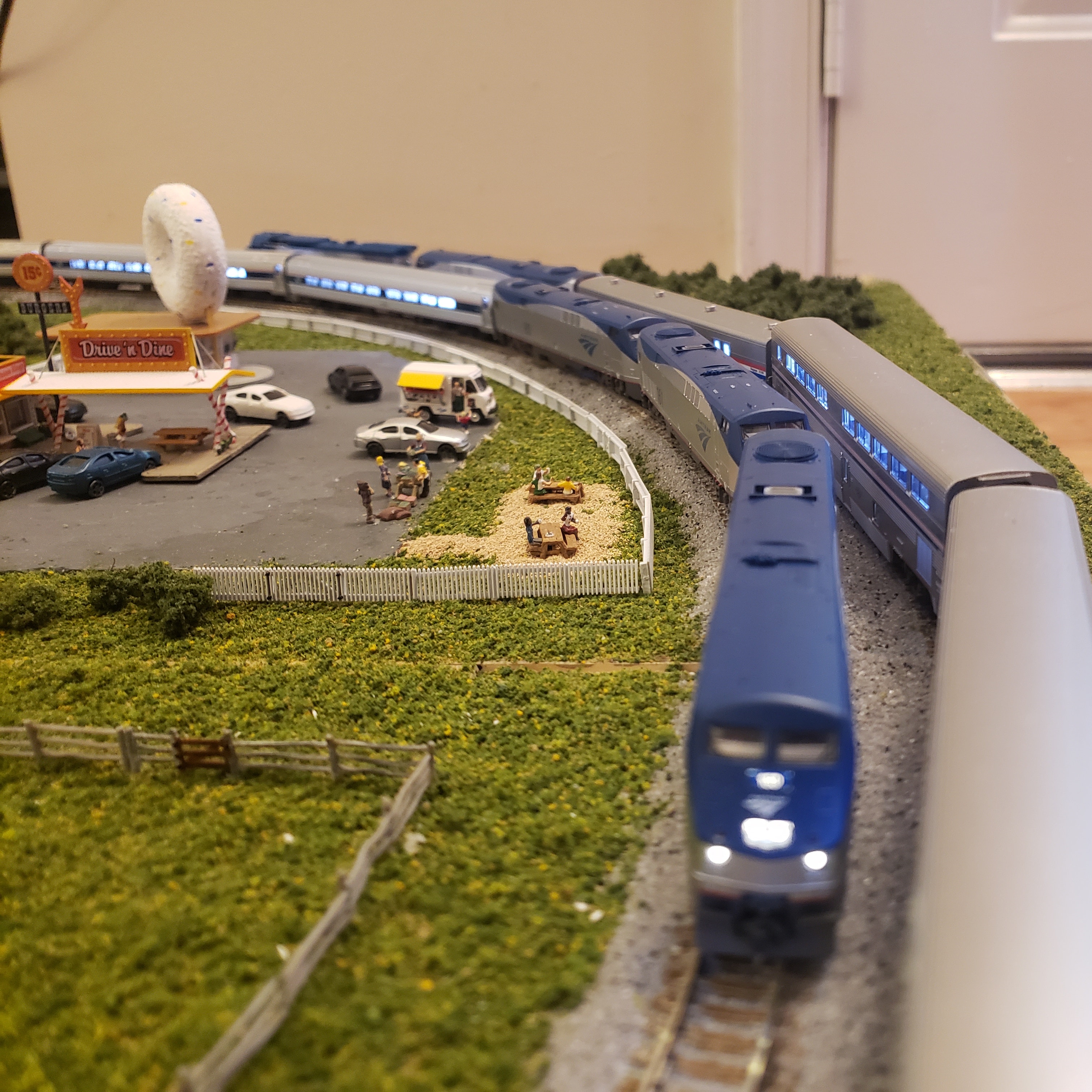 N Scale Amtrak | Scrolller
