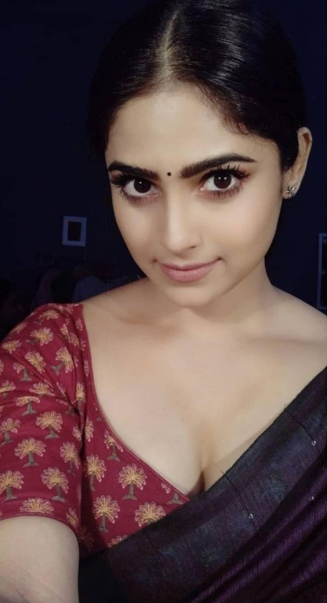 Naina Ganguly | Scrolller